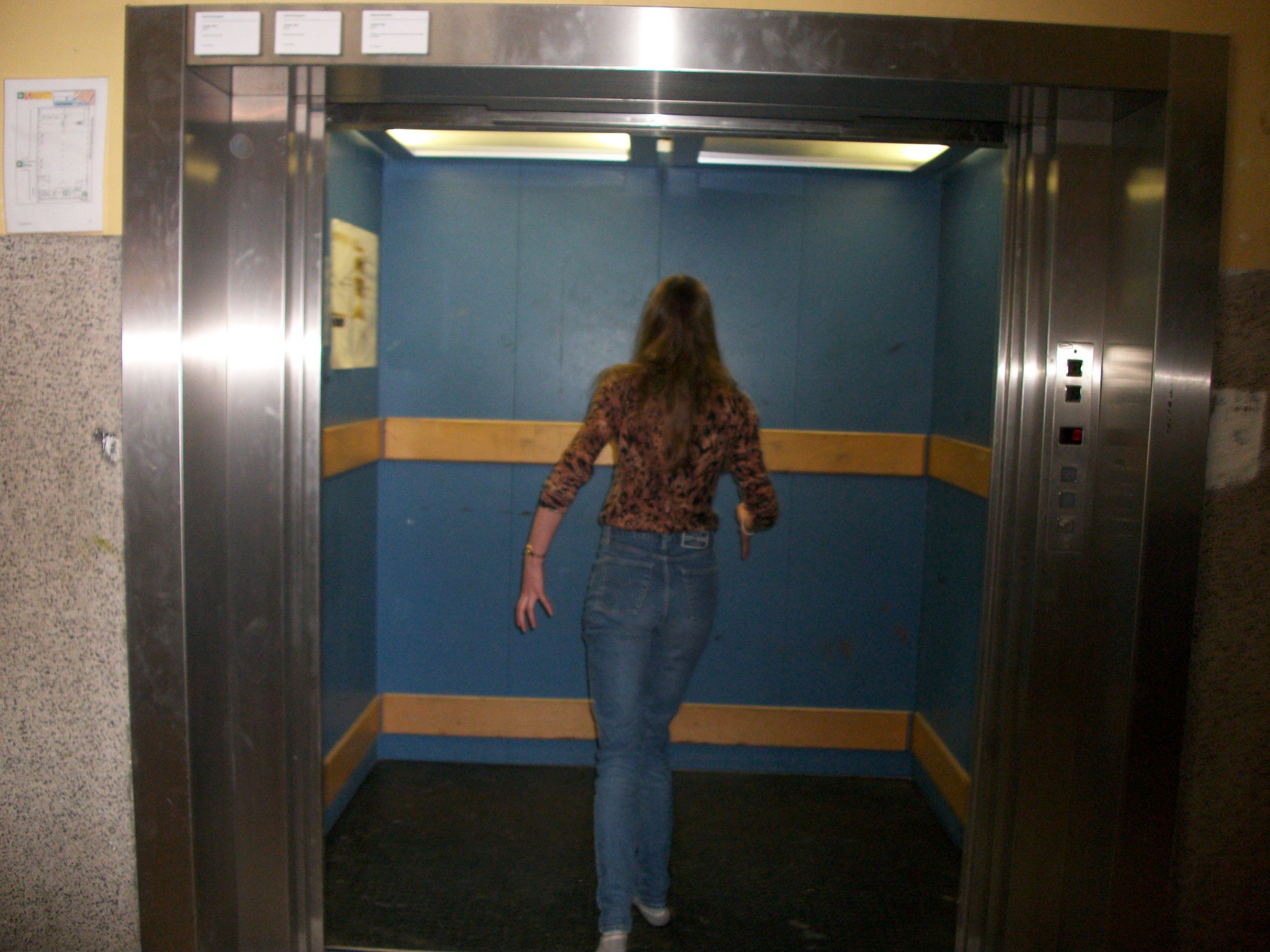 How to Take in the Elevator Backwards! : 12 Steps - Instructables