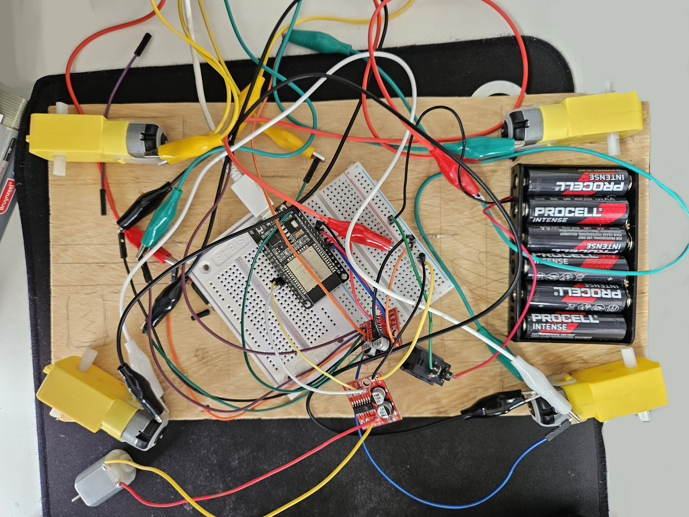 Boxxer the Battle Bot. (Esp32) : 9 Steps - Instructables