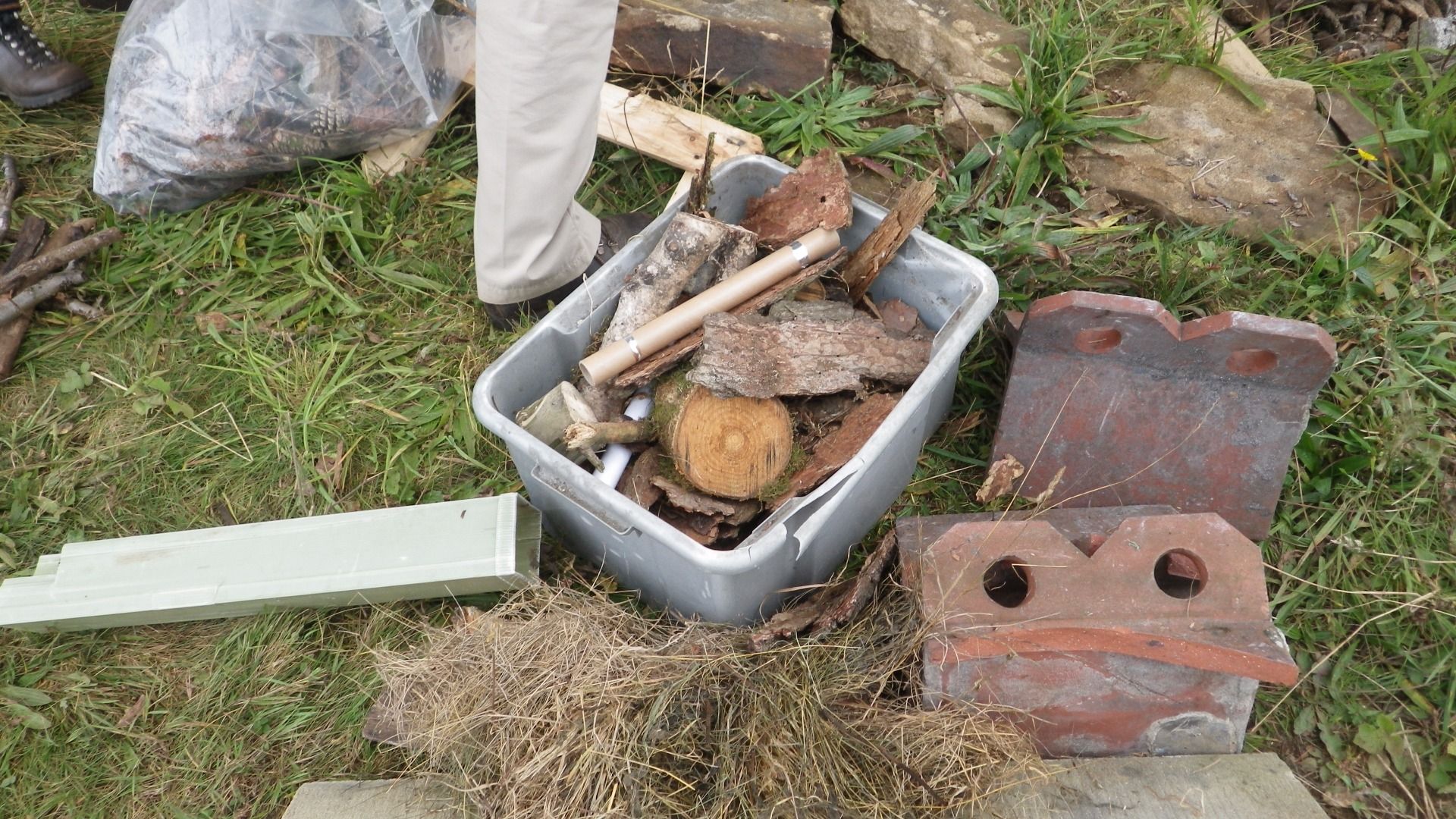 How to Make a 5* Bug Hotel : 10 Steps (with Pictures) - Instructables