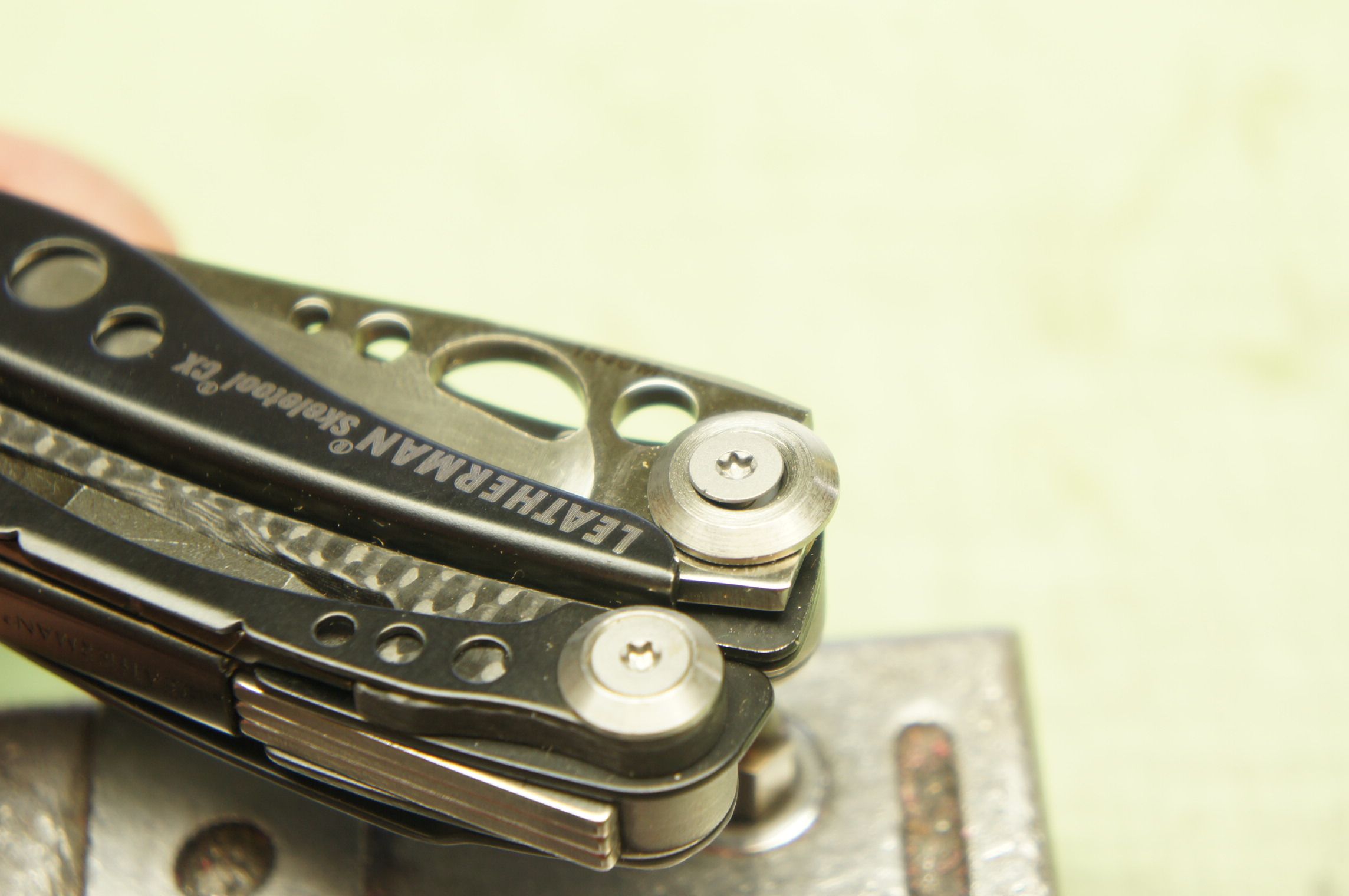 How to Swap the Blade on Your Leatherman Skeletool, Skeletool CX, or ...