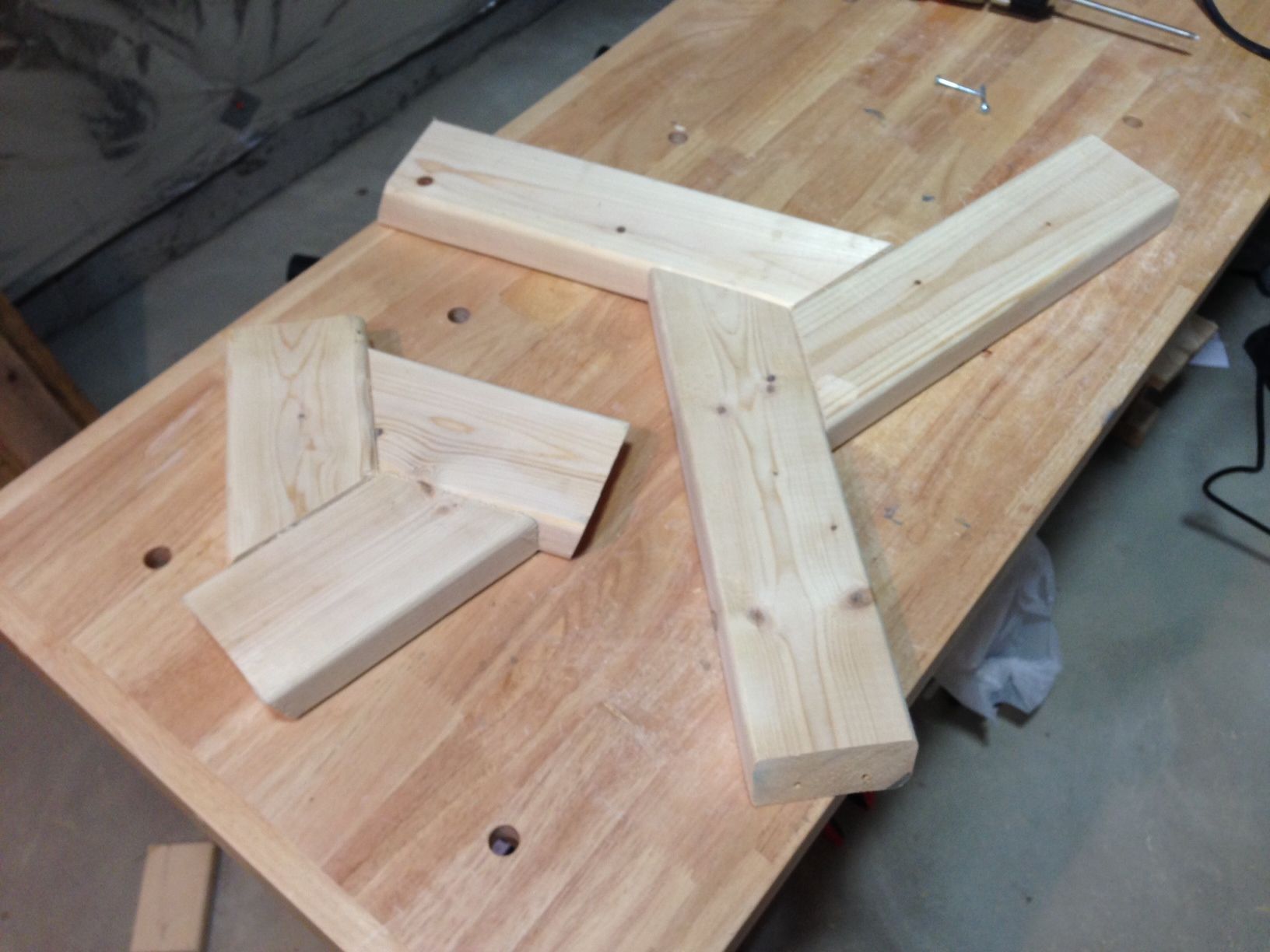 Simple Round Table : 15 Steps (with Pictures) - Instructables