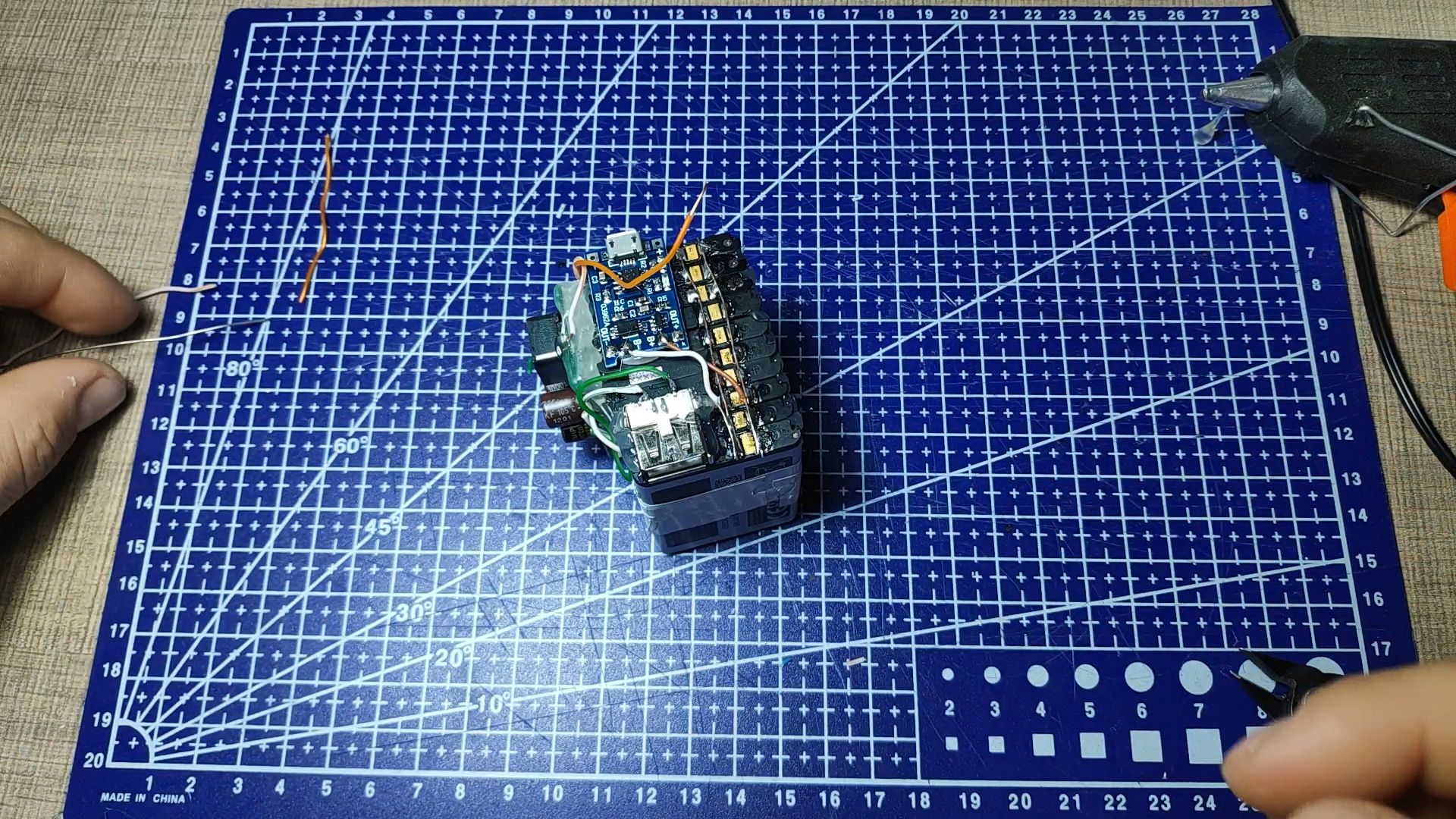 DIY Mobile Phone Battery Power Bank : 5 Steps - Instructables