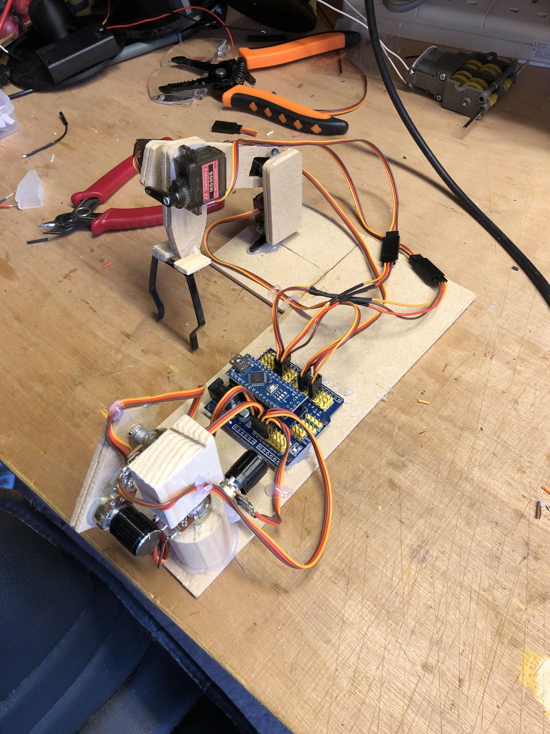 Hot Glue Micro Servo Robot Arm : 6 Steps (with Pictures) - Instructables