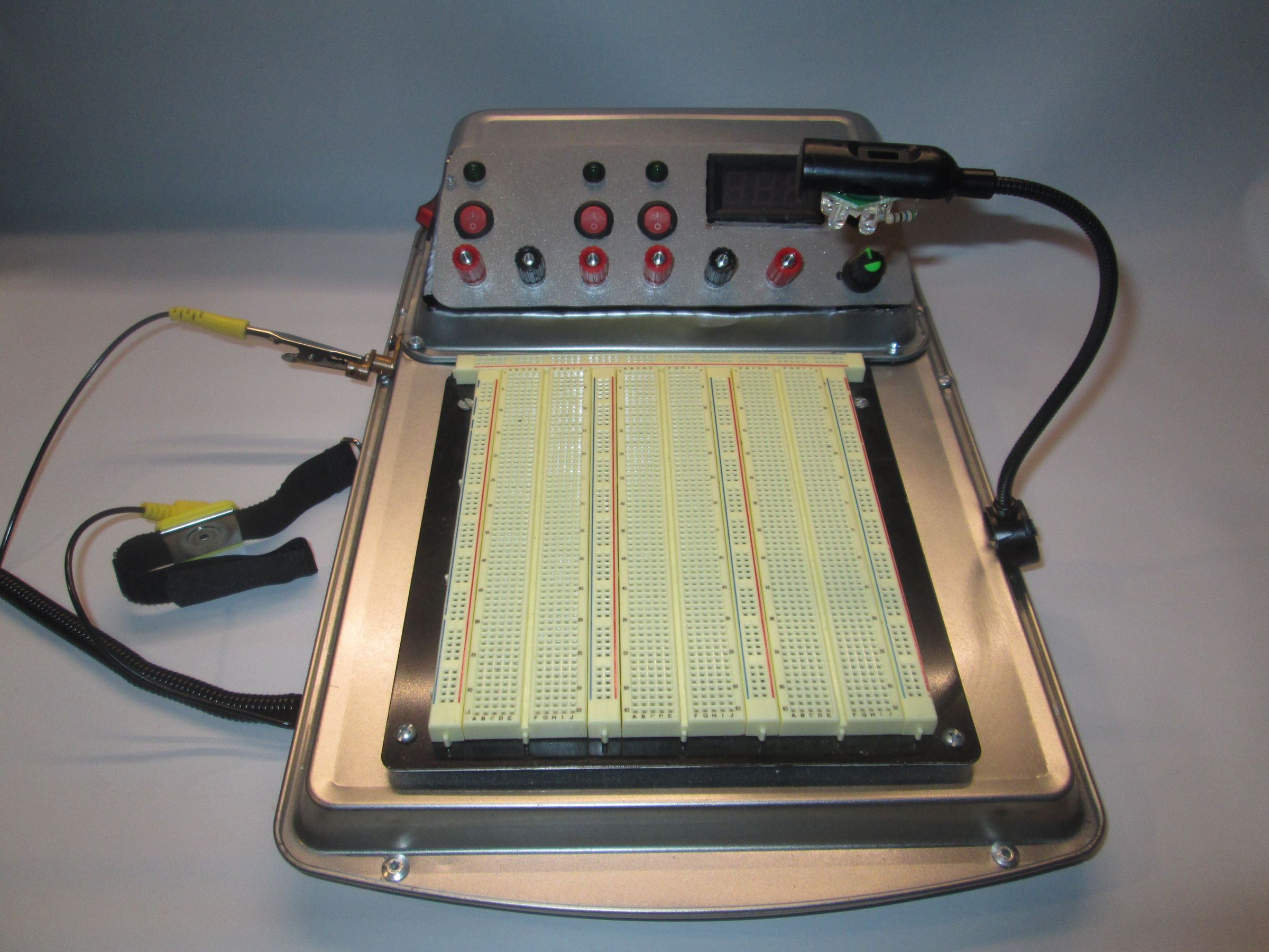 Powered Breadboard Workstation : 6 Steps (with Pictures) - Instructables