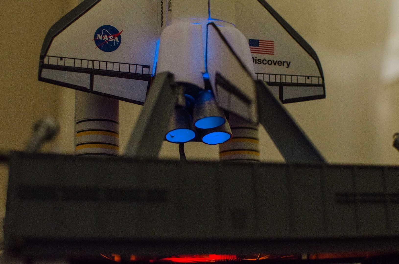 Space Shuttle Discovery + Booster Rockets : 5 Steps - Instructables