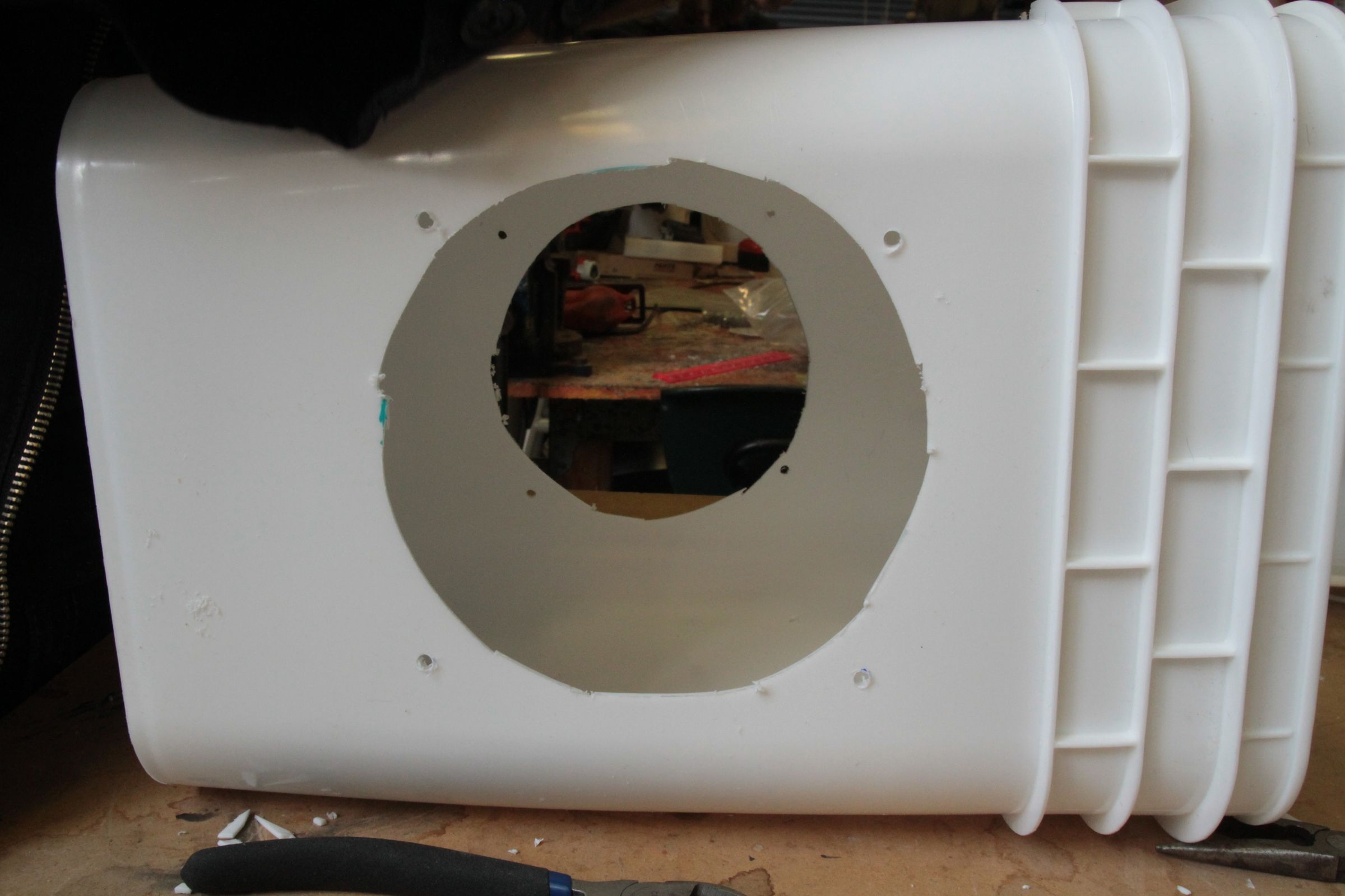 BoomBucket: the Boombox Bucket! : 9 Steps (with Pictures) - Instructables