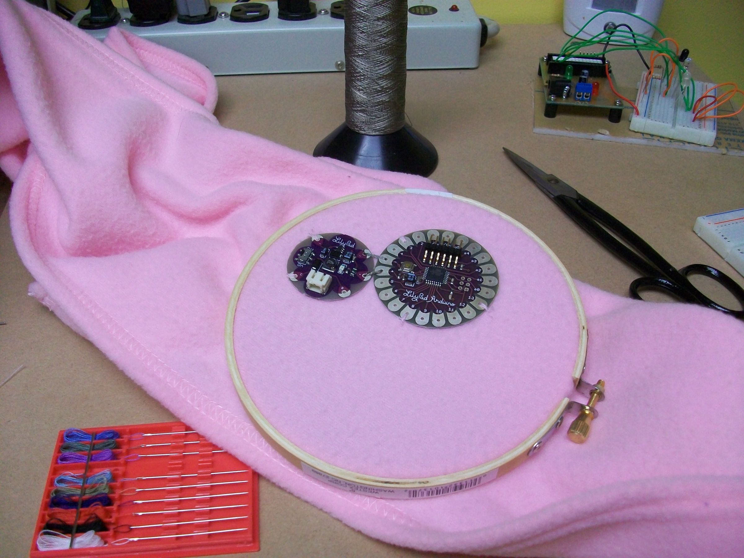 Arduino Lilypad Interactive Passion Sensing Scarf : 7 Steps (with ...