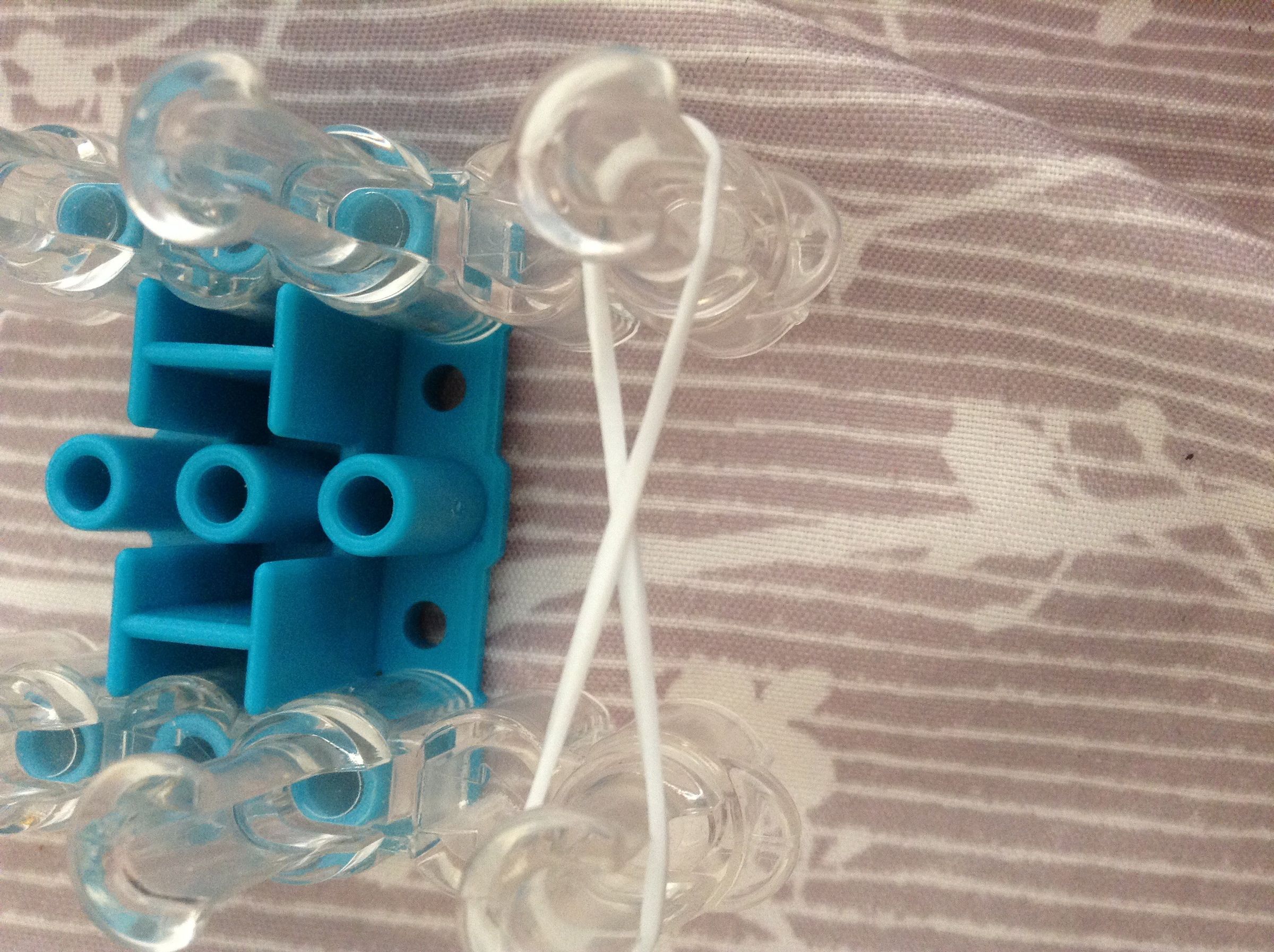 Rainbow Loom: Fish Tail Bracelet WITH Beads : 10 Steps - Instructables