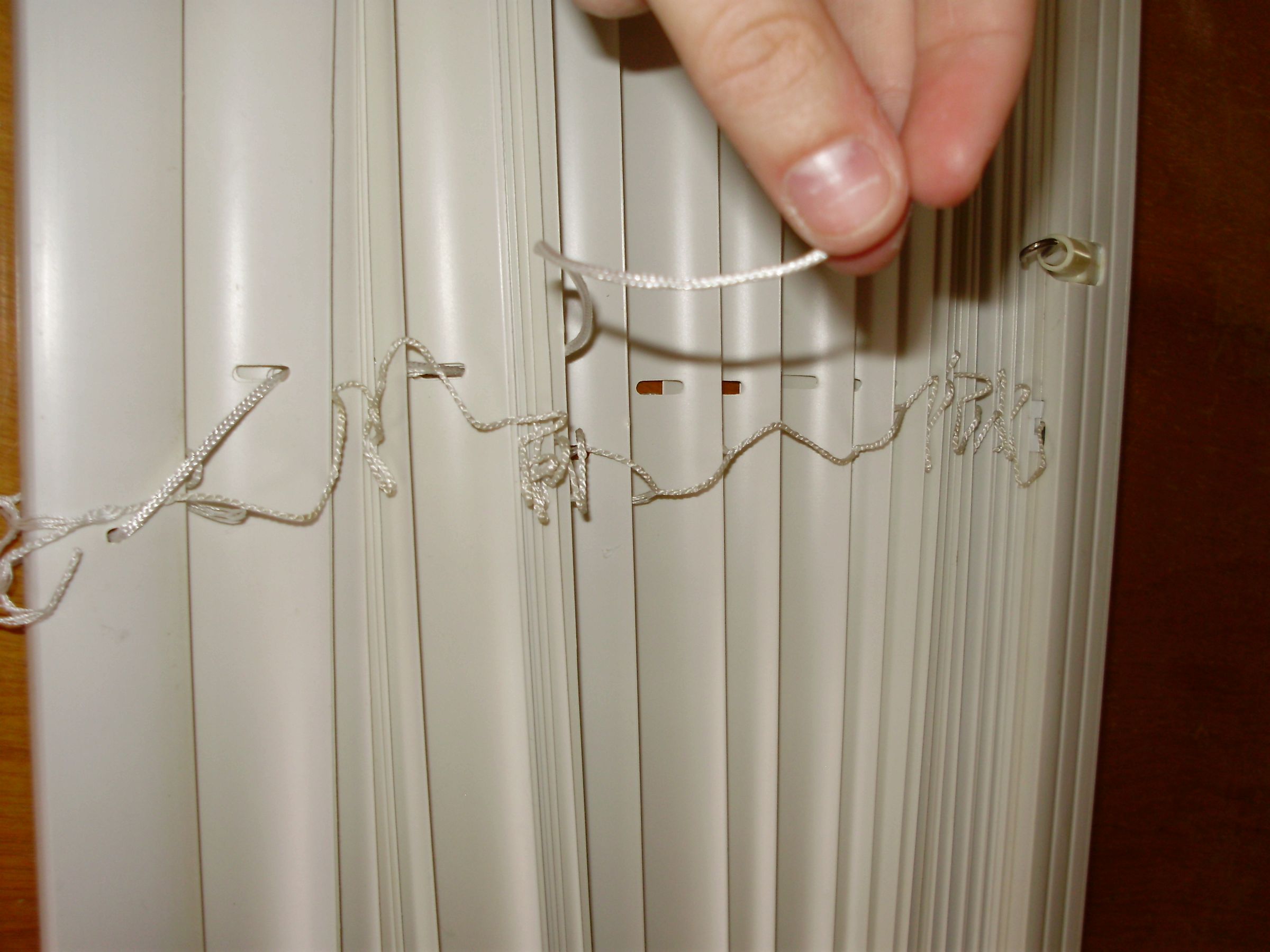 Repair Damaged Pull Cords on Horizontal Blinds : 7 Steps - Instructables