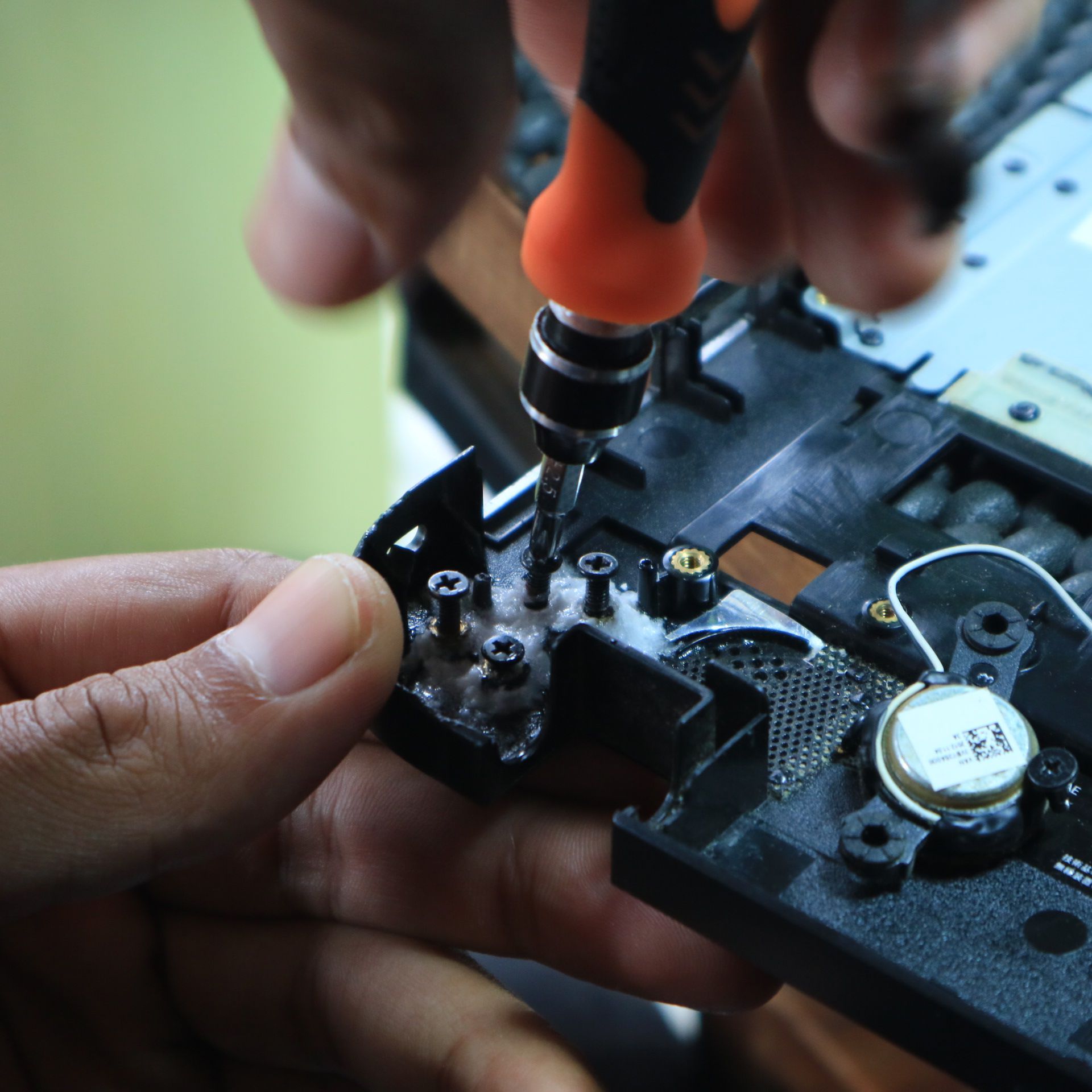 How to Fix Broken Laptop Hinge : 7 Steps - Instructables