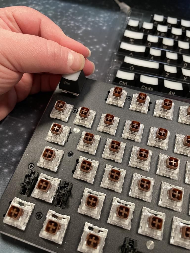 Change the Keycaps on a Gaming Keyboard (13 ways)