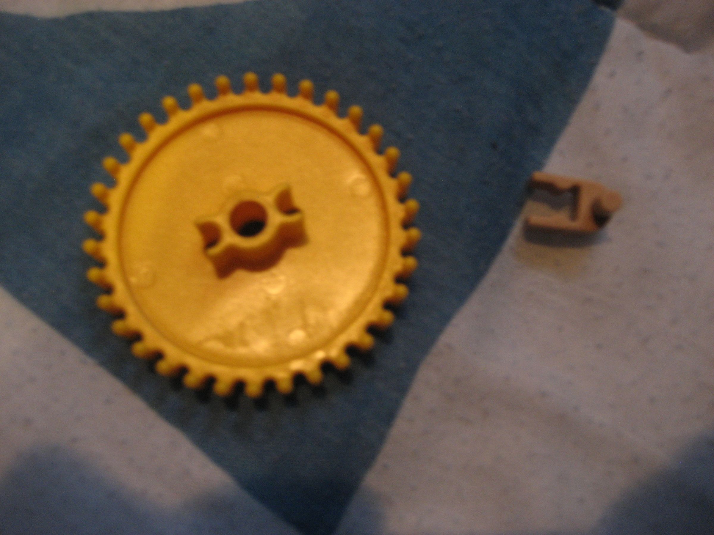 Knex Wall-E Home: Spinning Wheel : 4 Steps - Instructables