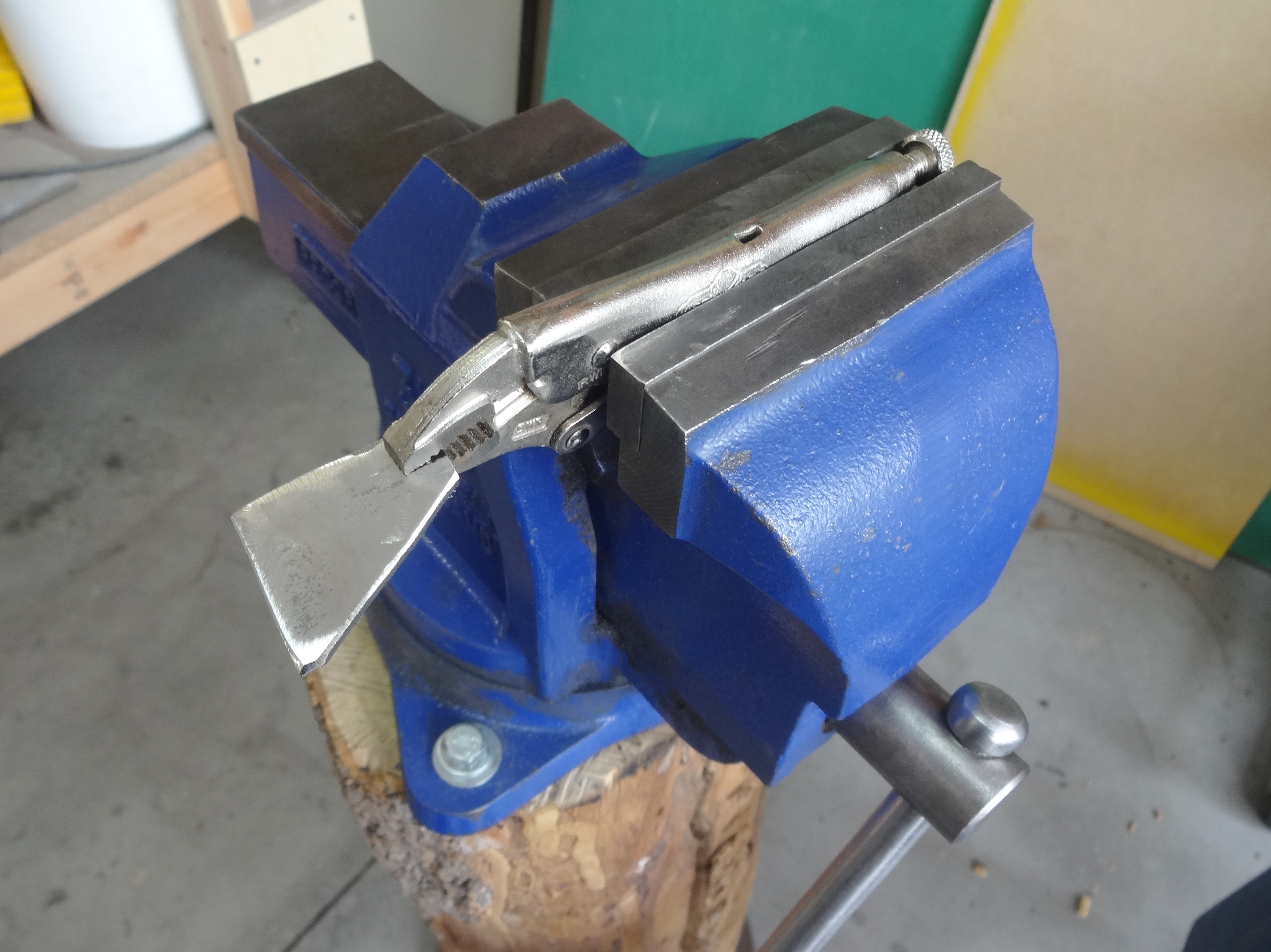 Height-Adjustable Portable Vise Stand : 22 Steps (with Pictures ...