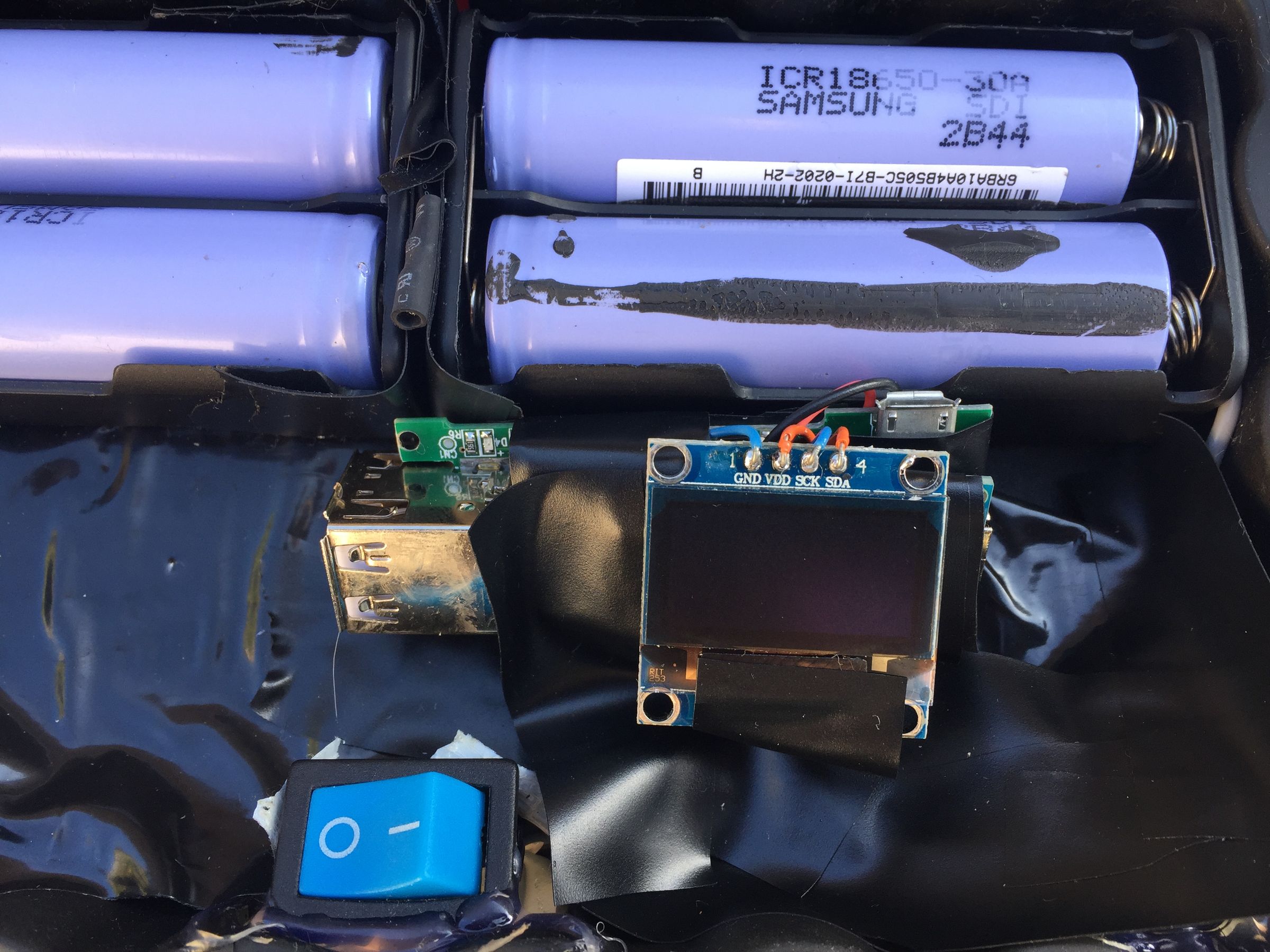 Arduino Controlled Solar Charger and Camping Light /Arduino電路板控制的太陽能充電器 ...