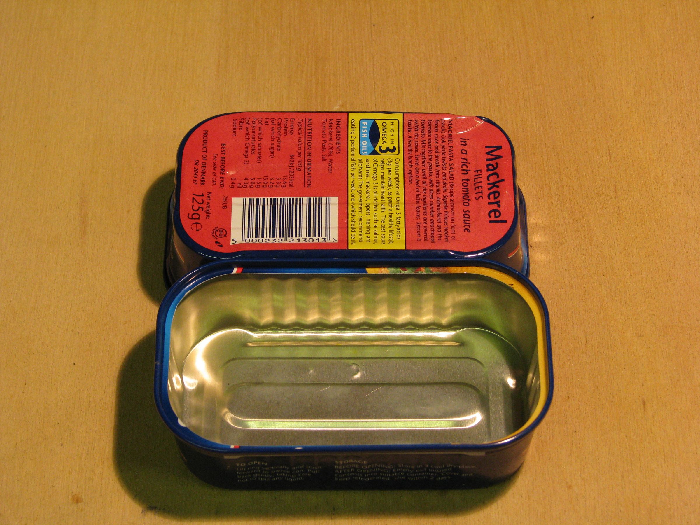 Recycled Fish-tin Desk Tidy. : 3 Steps - Instructables