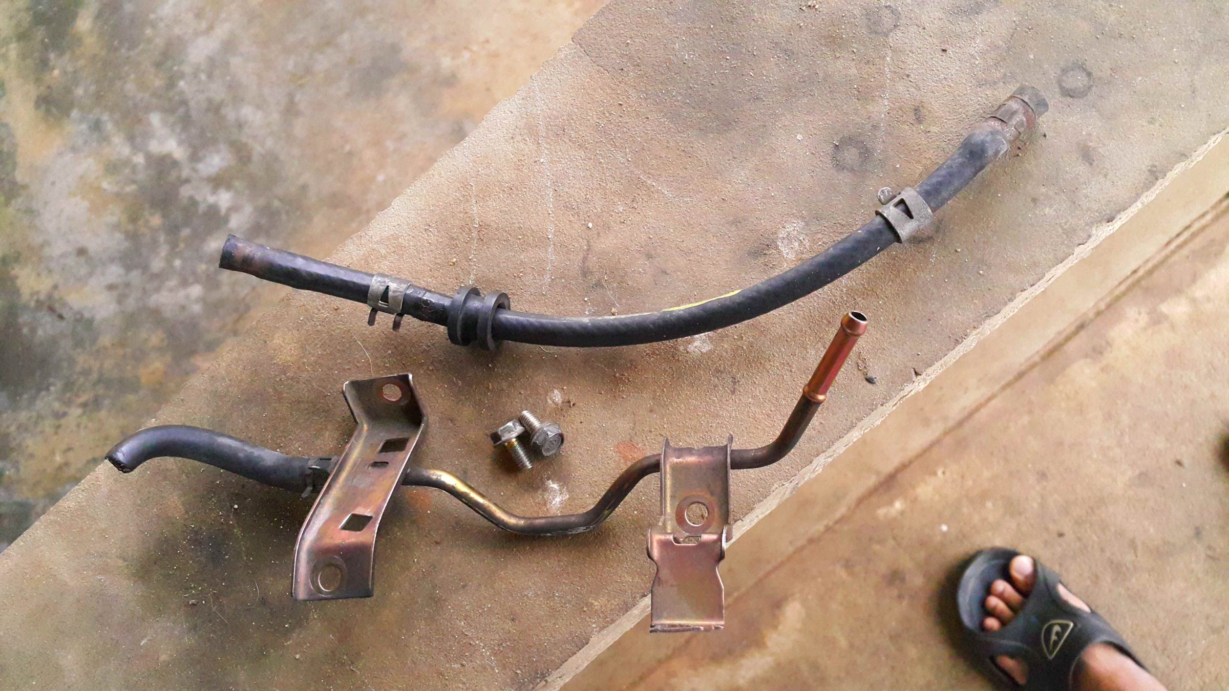 Replacing a Fuel Return Line. : 3 Steps - Instructables