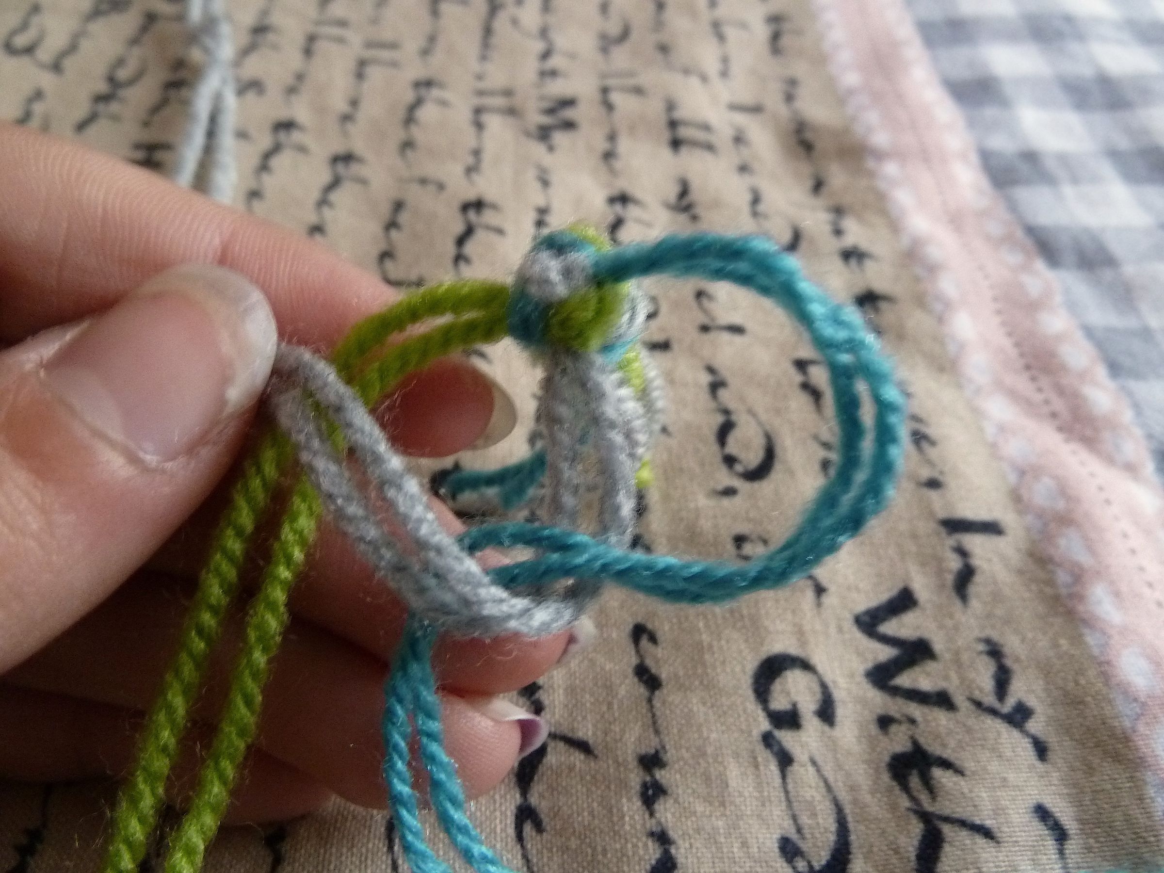 Scoubidou Bracelet : 6 Steps (with Pictures) - Instructables