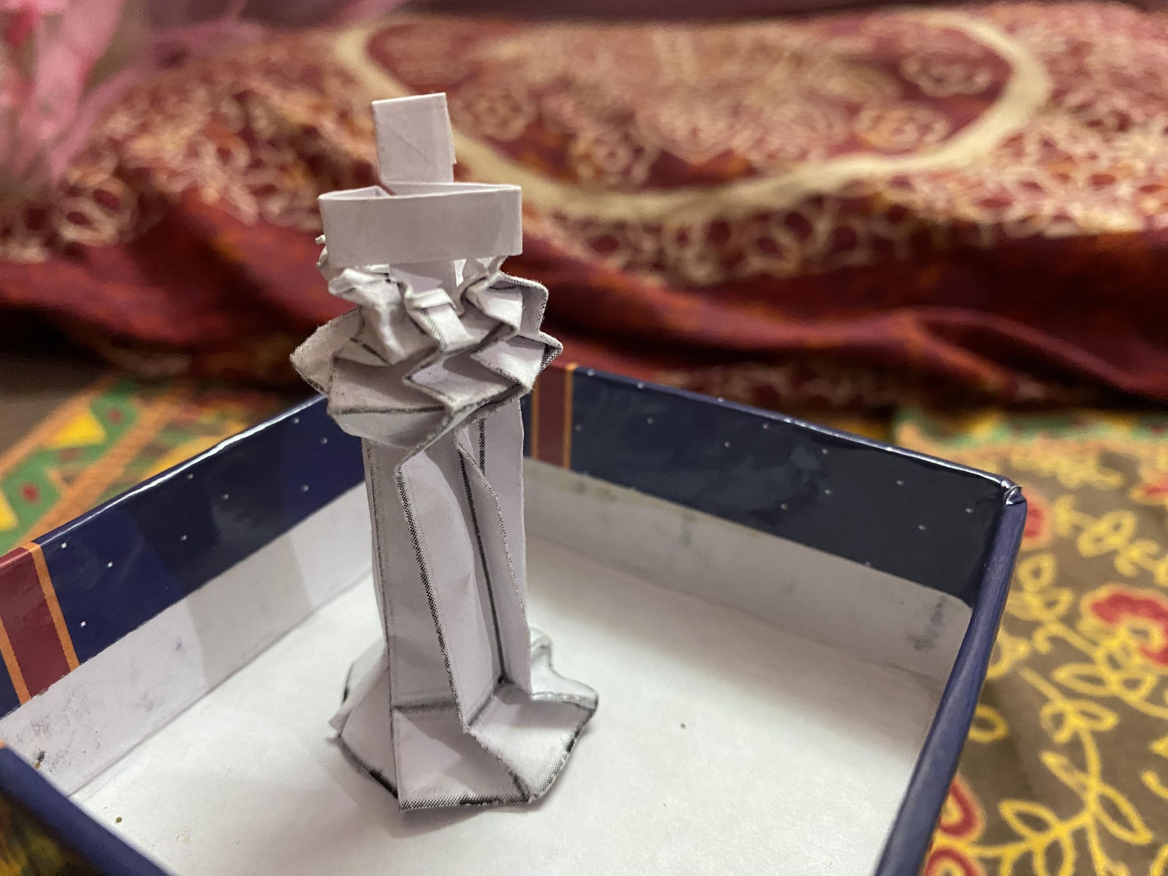 Origami Pleated Chess King and Queen : 6 Steps - Instructables