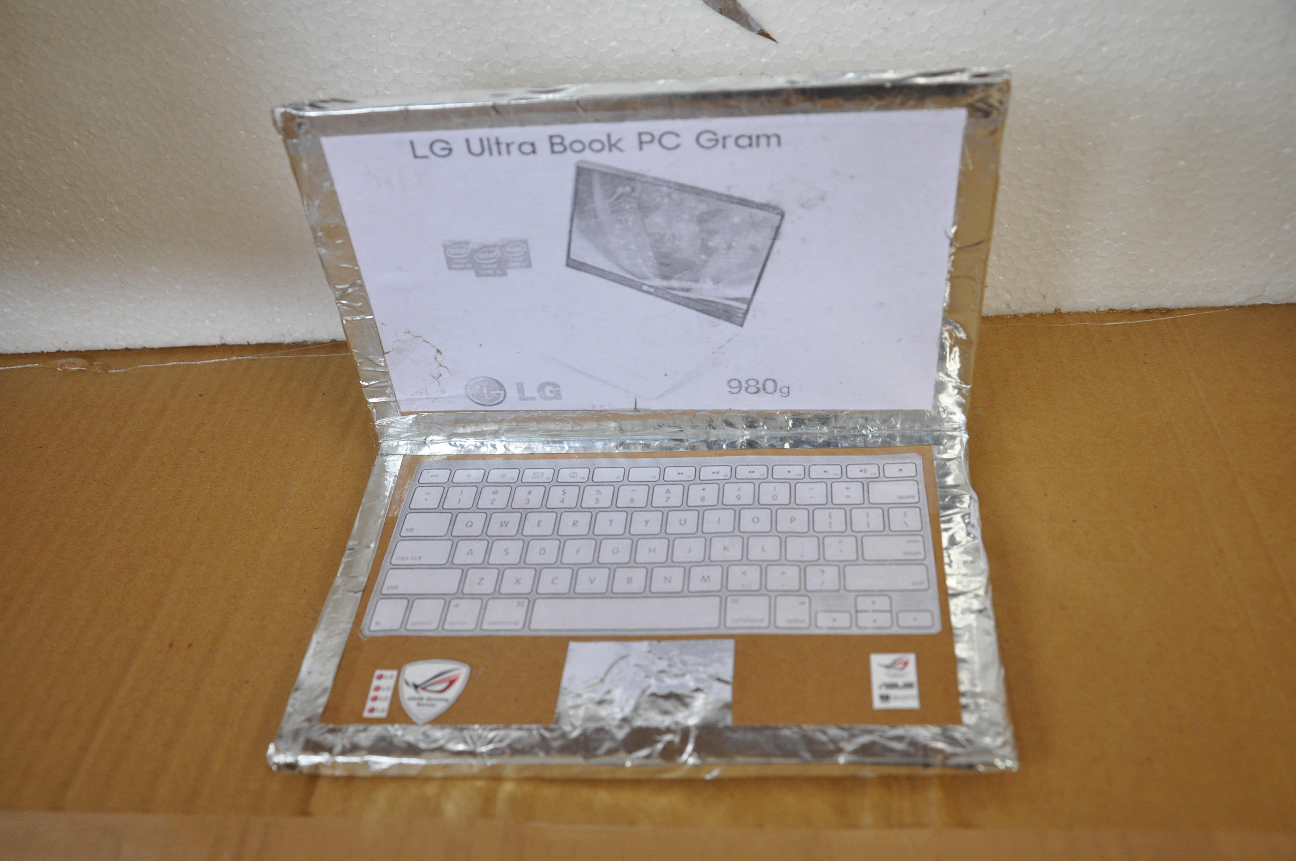 Cardboad Computer Desk : 5 Steps (with Pictures) - Instructables