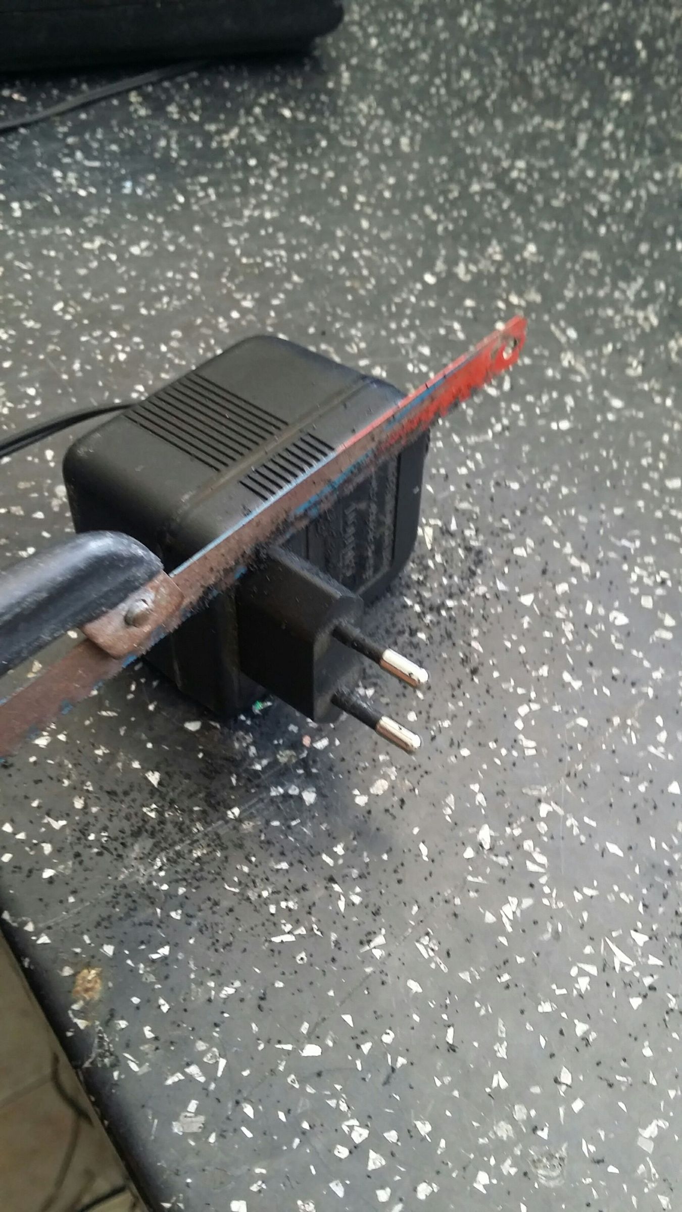 Make Your Power Supply to Fit in a Full Power Strip : 10 Steps ...