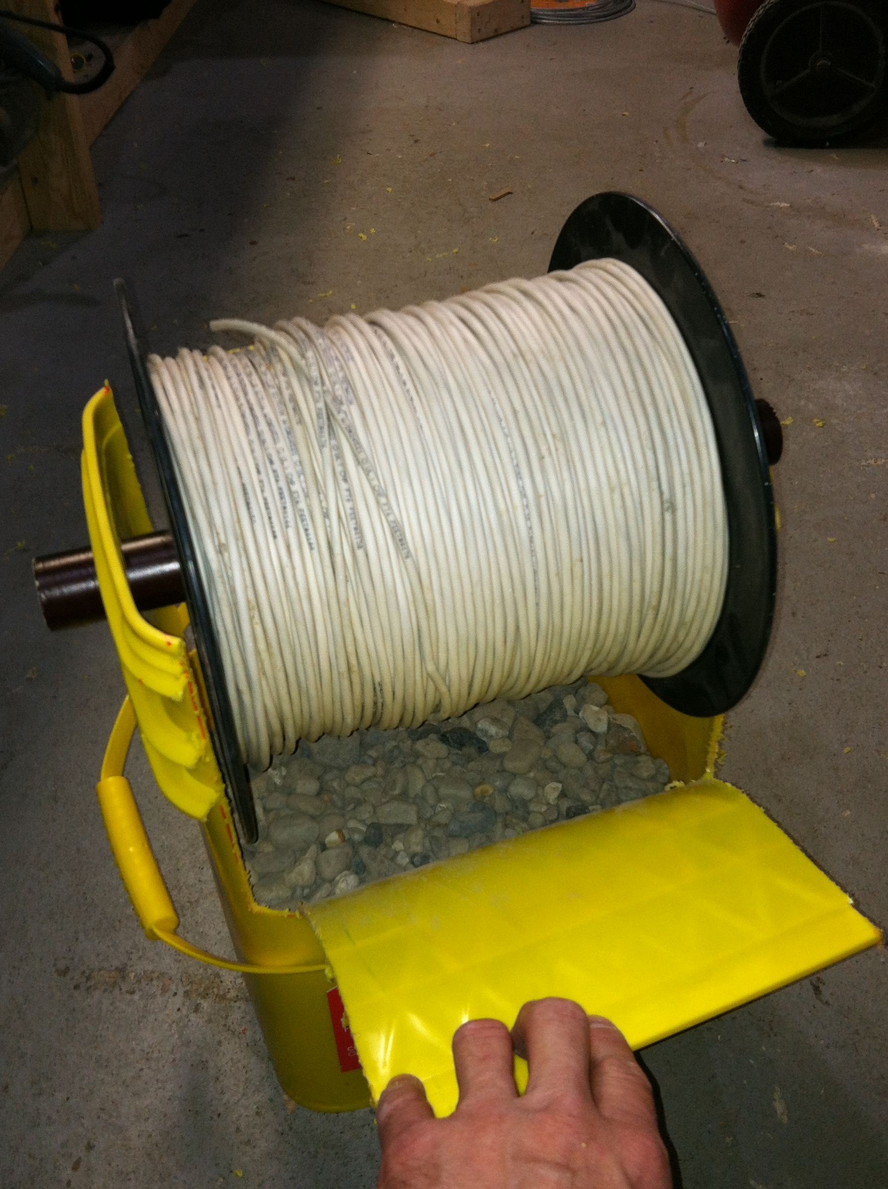 Kitty Litter Bucket Wire Spool Holder - Instructables