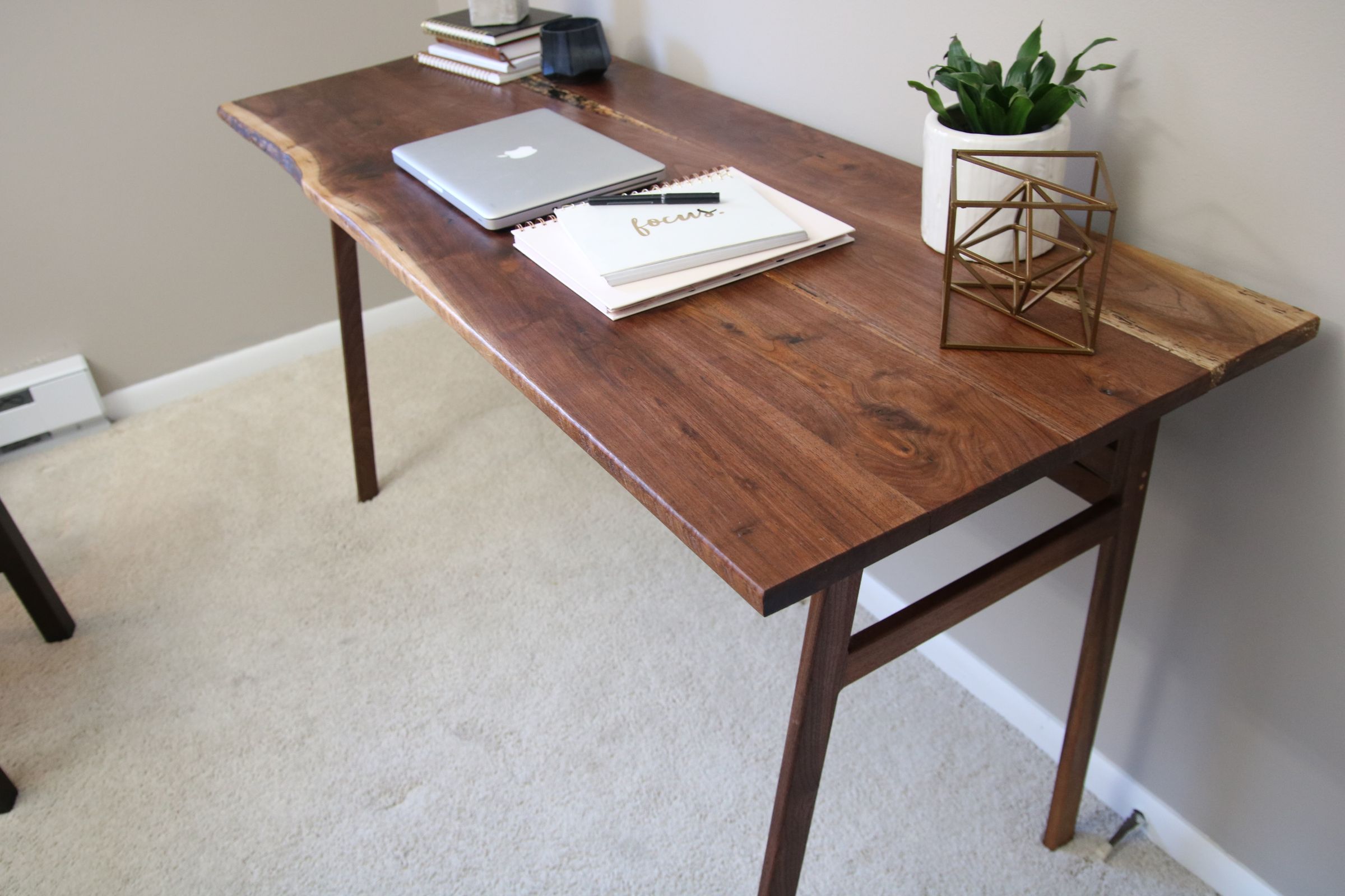 How to Make a Desk Out of Walnut : 10 Steps (with Pictures) - Instructables