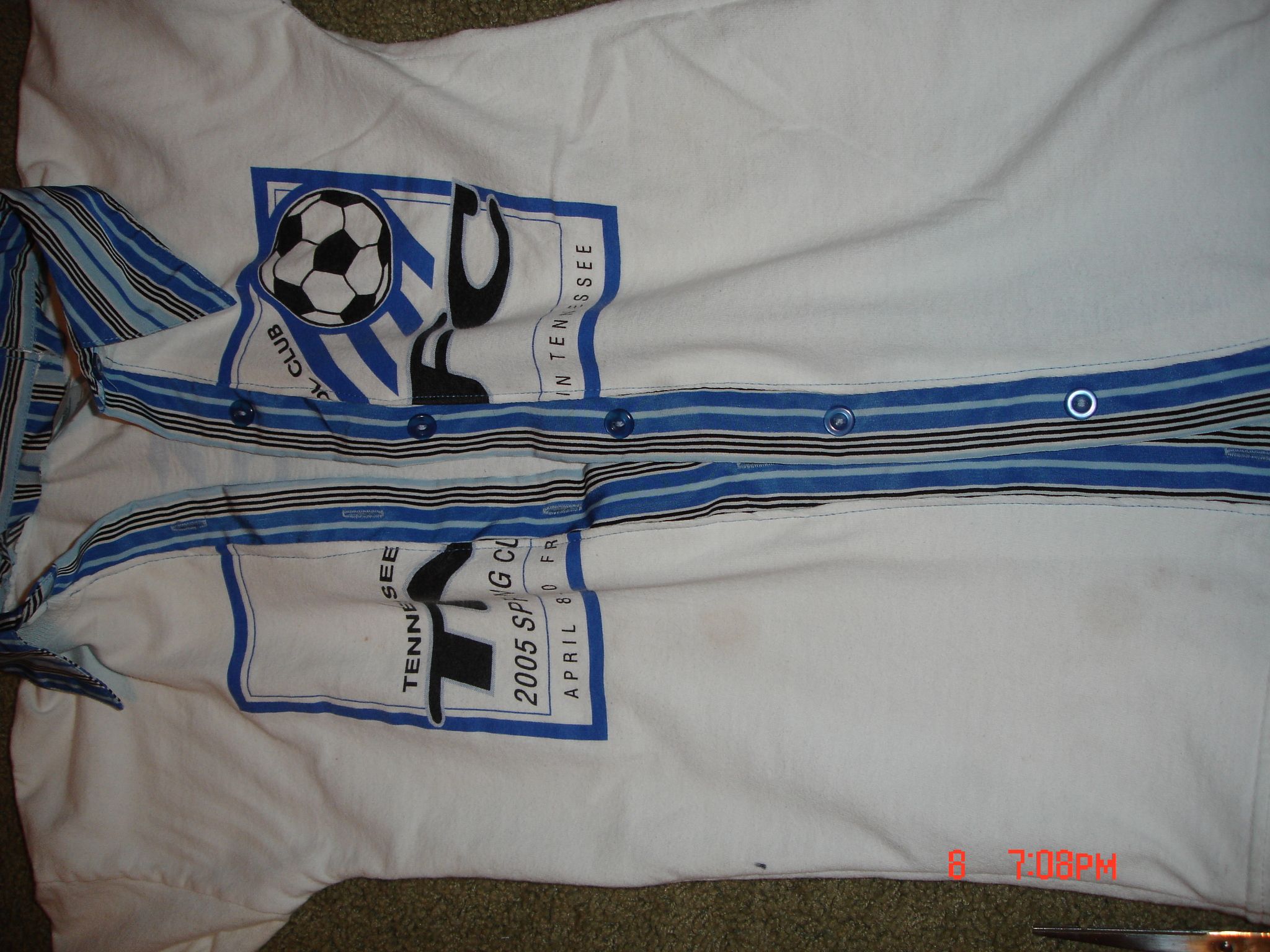 T-Shirt Into a Button-Up : 4 Steps - Instructables