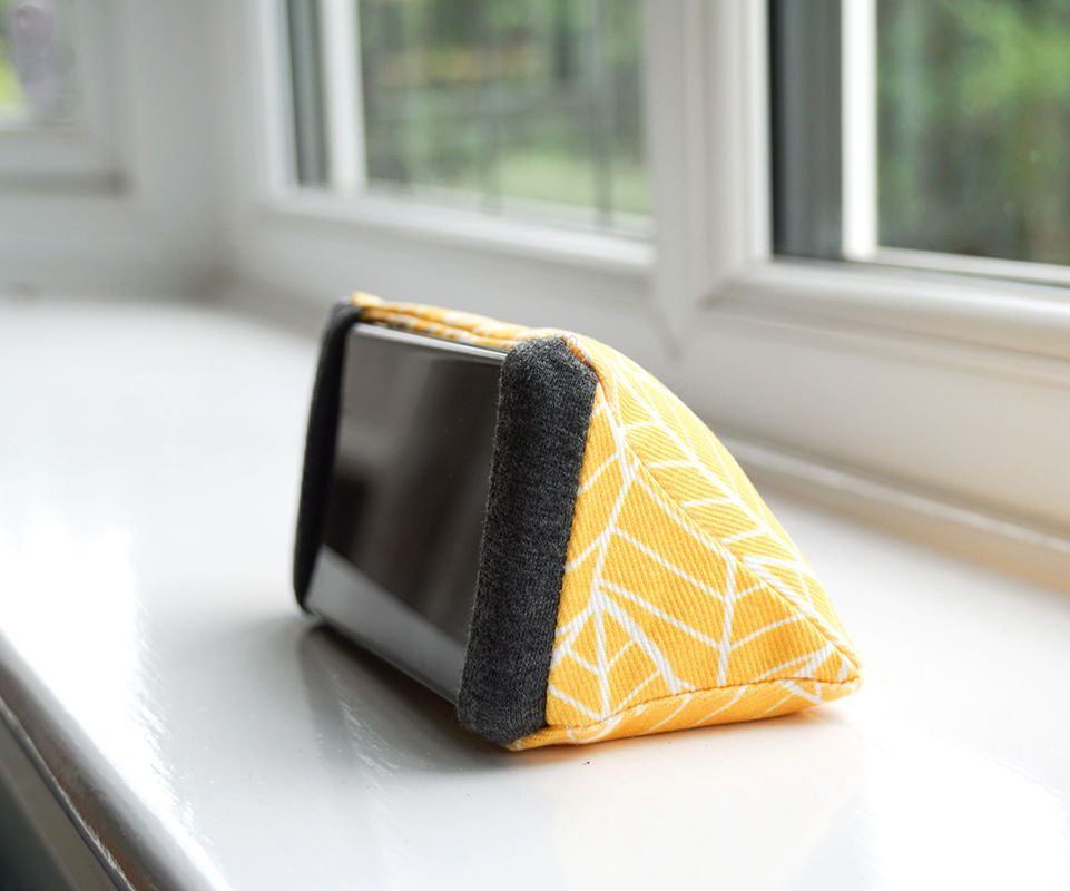 DIY Phone Holder | How to Sew a Triangular Stand for Your Mobile : 11 ...