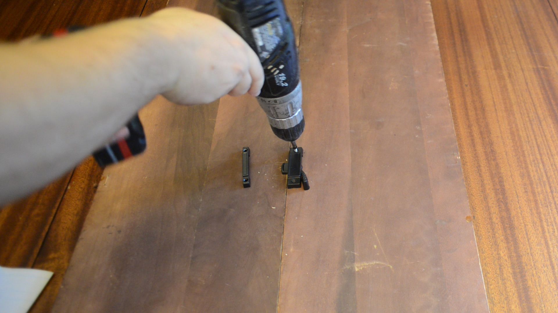 Fix That Annoying Table Leaf! : 4 Steps - Instructables