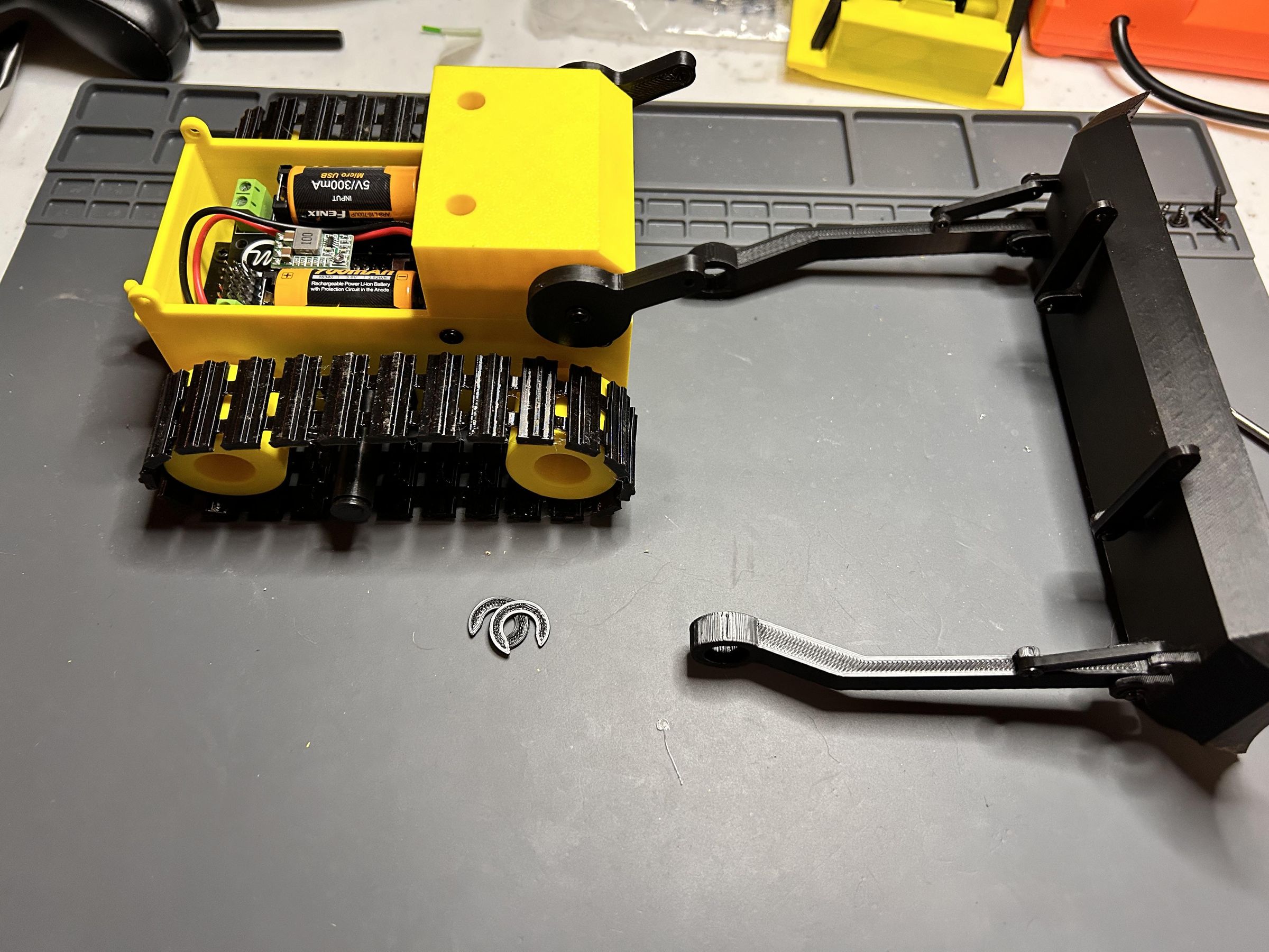 Muddy Mini Dozer : 23 Steps - Instructables