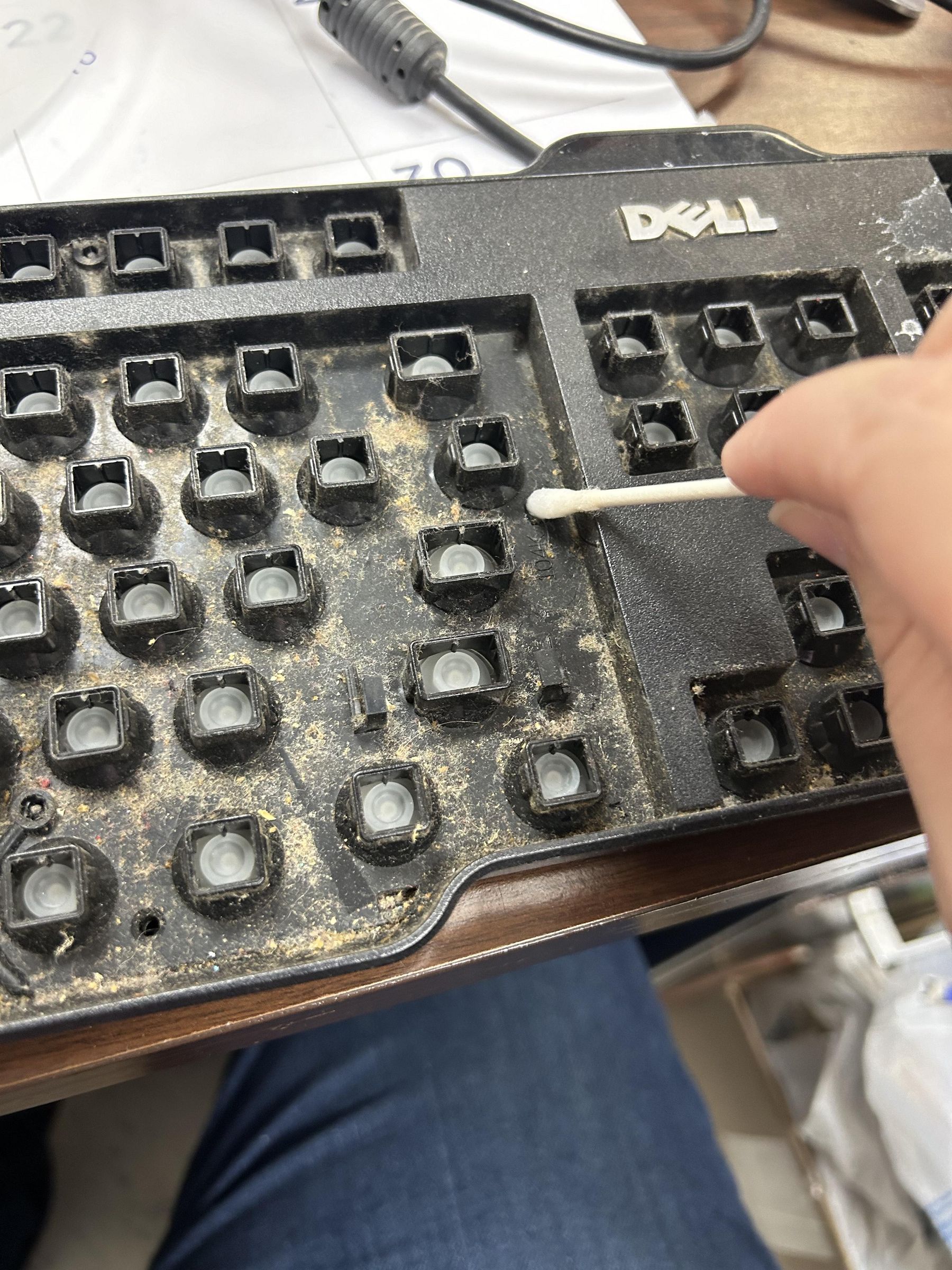 Cleaning Your Keyboard Safely : 7 Steps (with Pictures) - Instructables
