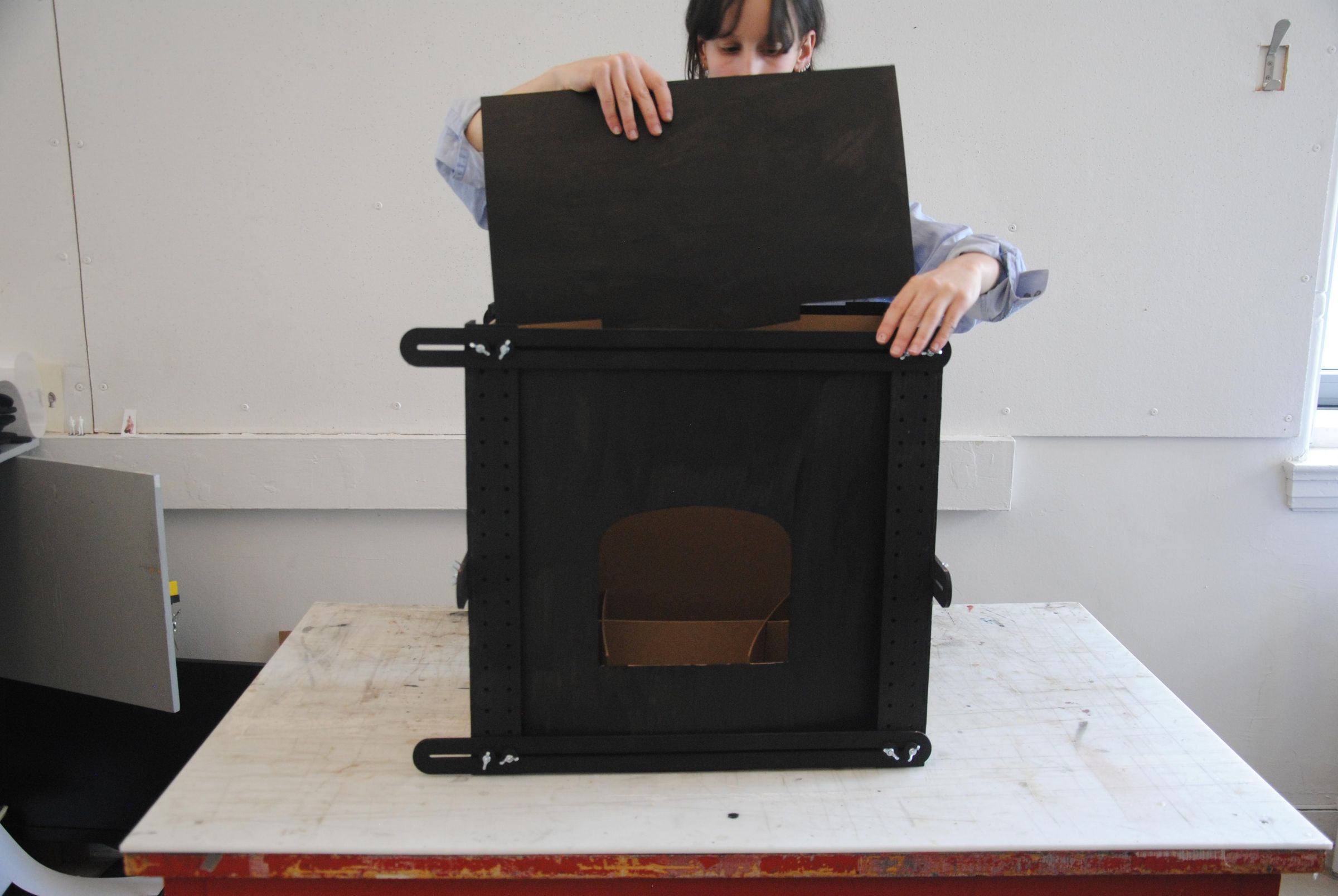 Unboxing the Black Box: a Modular Scenography Maquette : 4 Steps ...