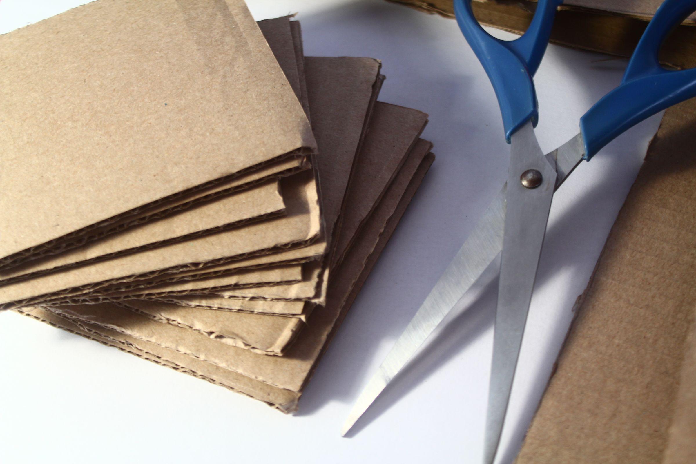 Easy, Yet Stylish Cardboard Rubiks Cube Stand. : 7 Steps (with Pictures ...