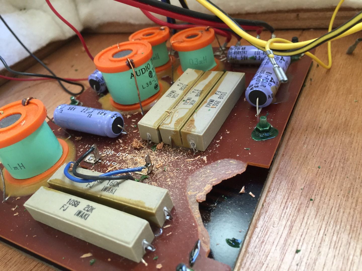 Upcycled Vintage Suitcase Boombox : 8 Steps (with Pictures) - Instructables