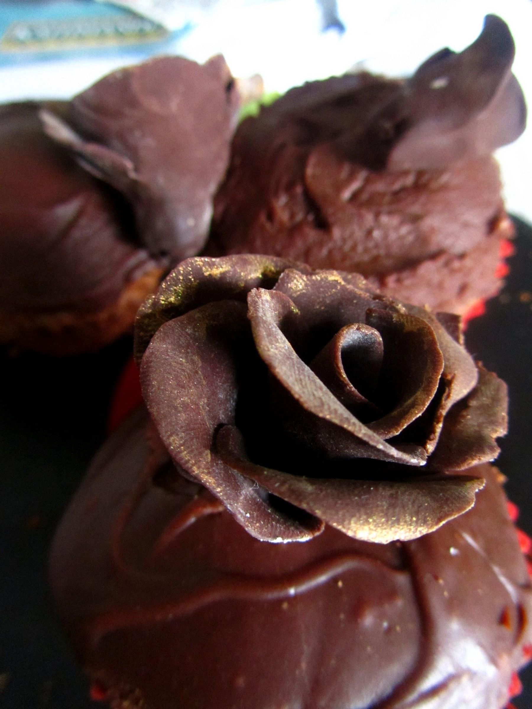 Modelling Chocolate Roses : 9 Steps (with Pictures) - Instructables