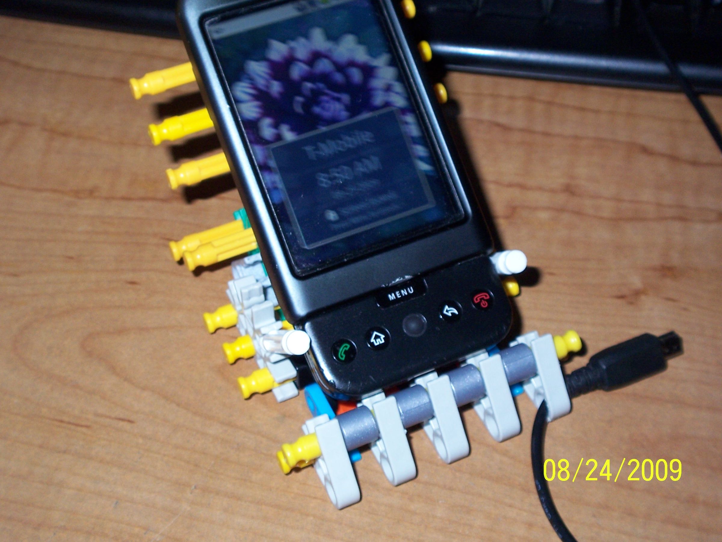 Knex Fold Up Phone Dock. : 3 Steps - Instructables