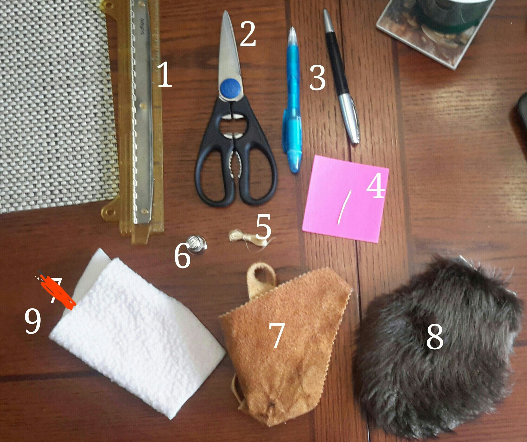 Woodland Cree Gauntlet Mitts : 8 Steps (with Pictures) - Instructables