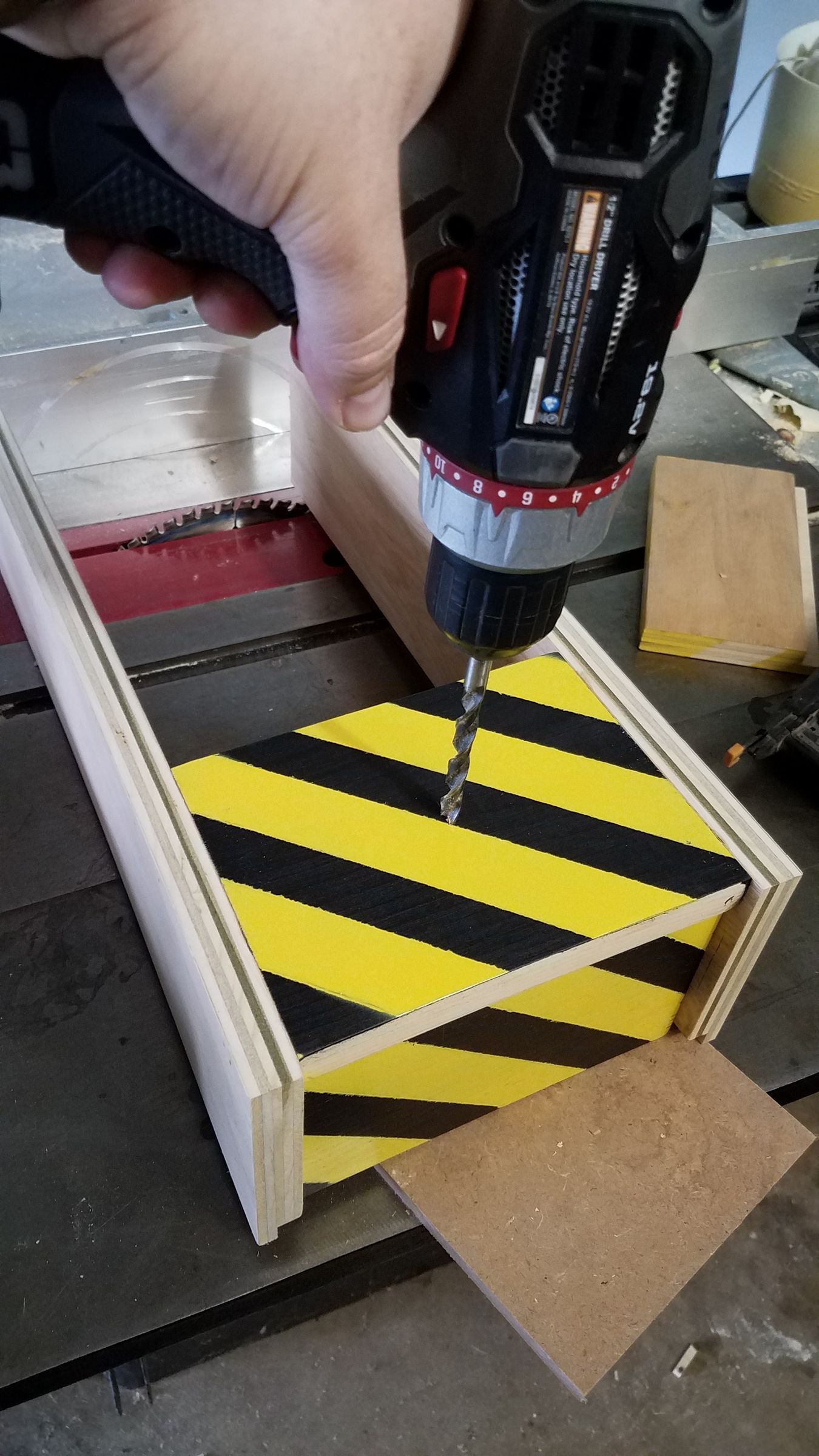 DIY Classroom Stoplight (Noise Management Tool) : 12 Steps (with ...