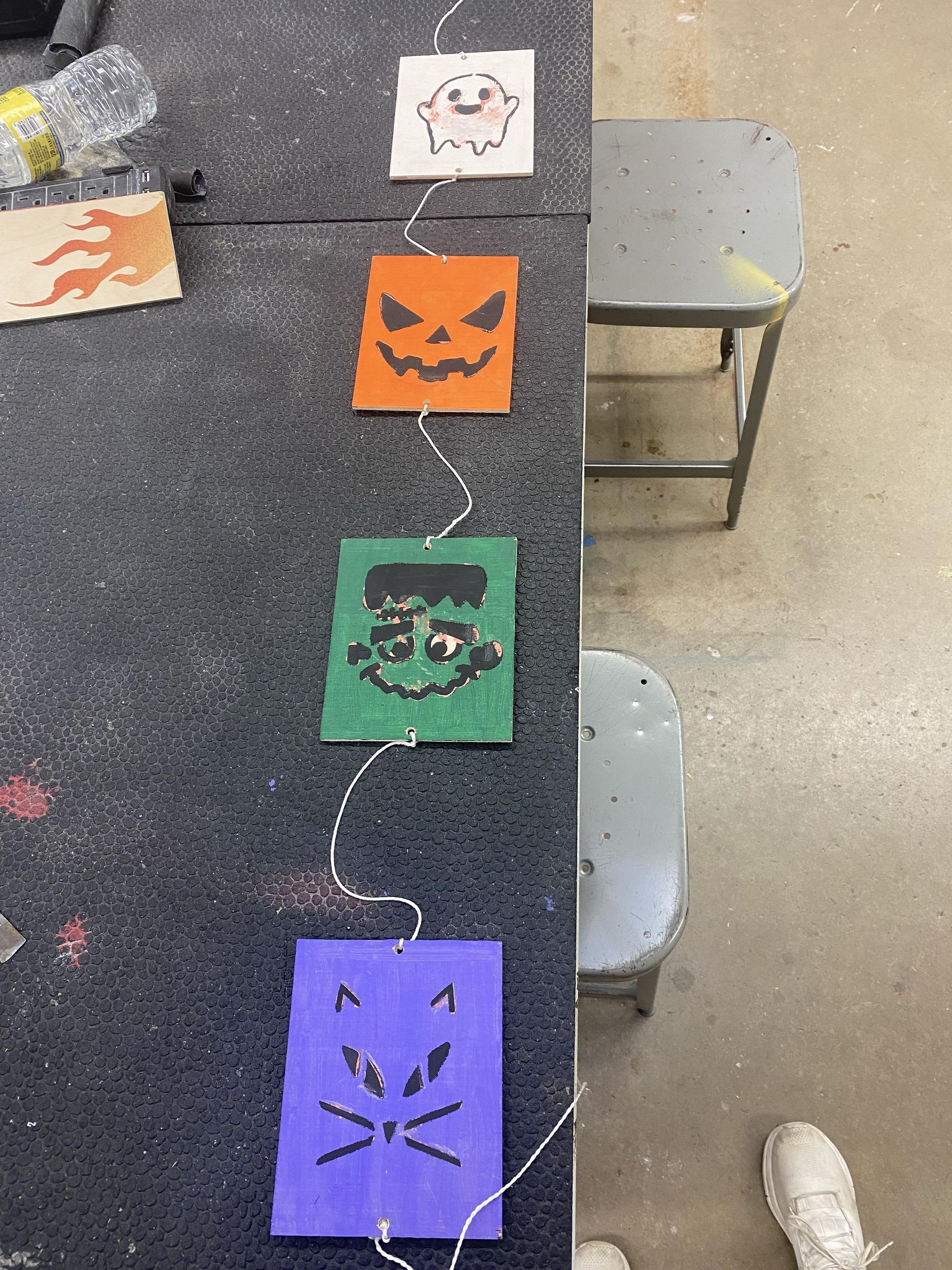 Decorative Halloween Door Hanger : 3 Steps - Instructables
