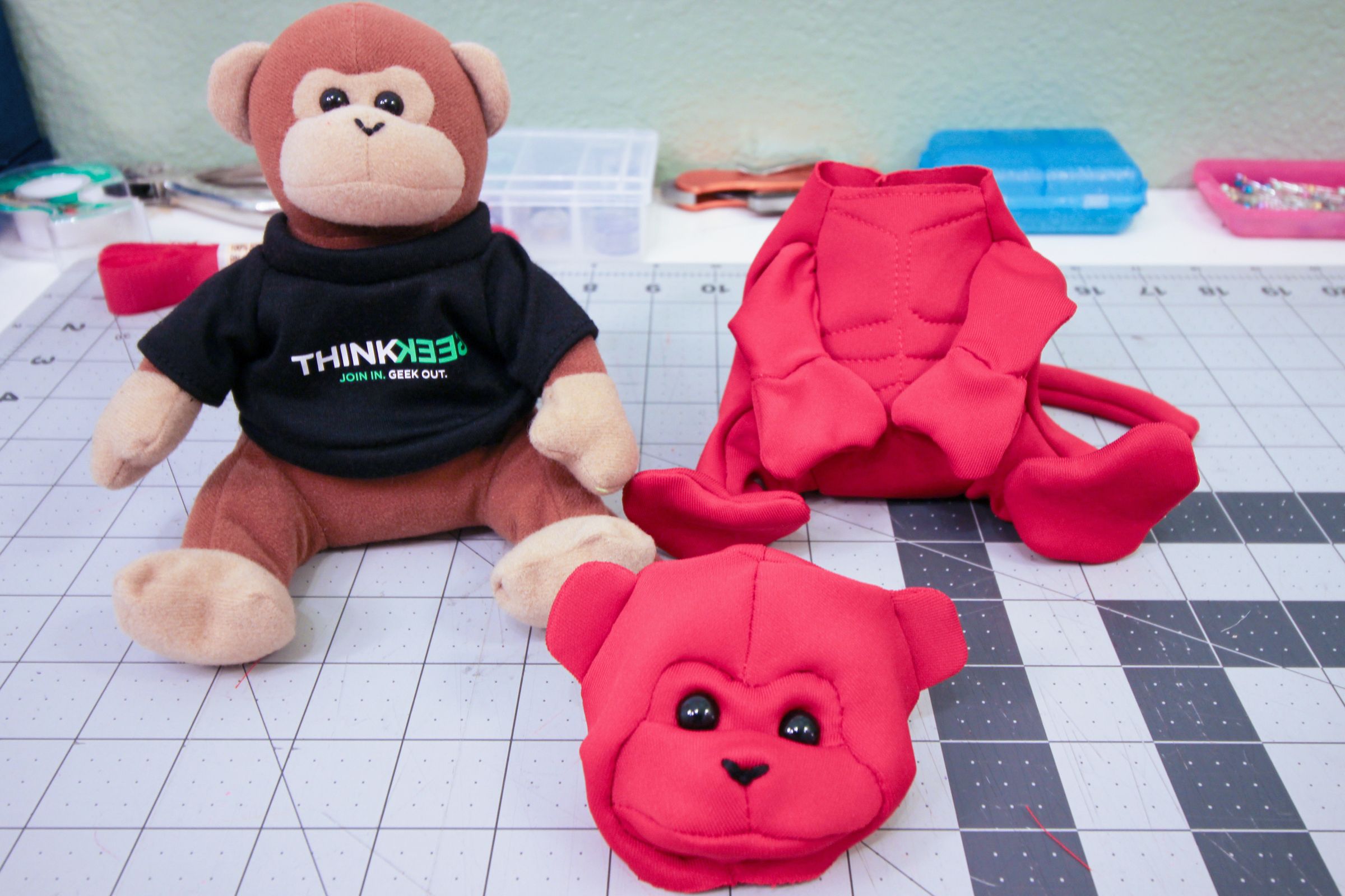 Hellboy Comic Con Costume (For Timmy the ThinkGeek Monkey) : 8 Steps ...