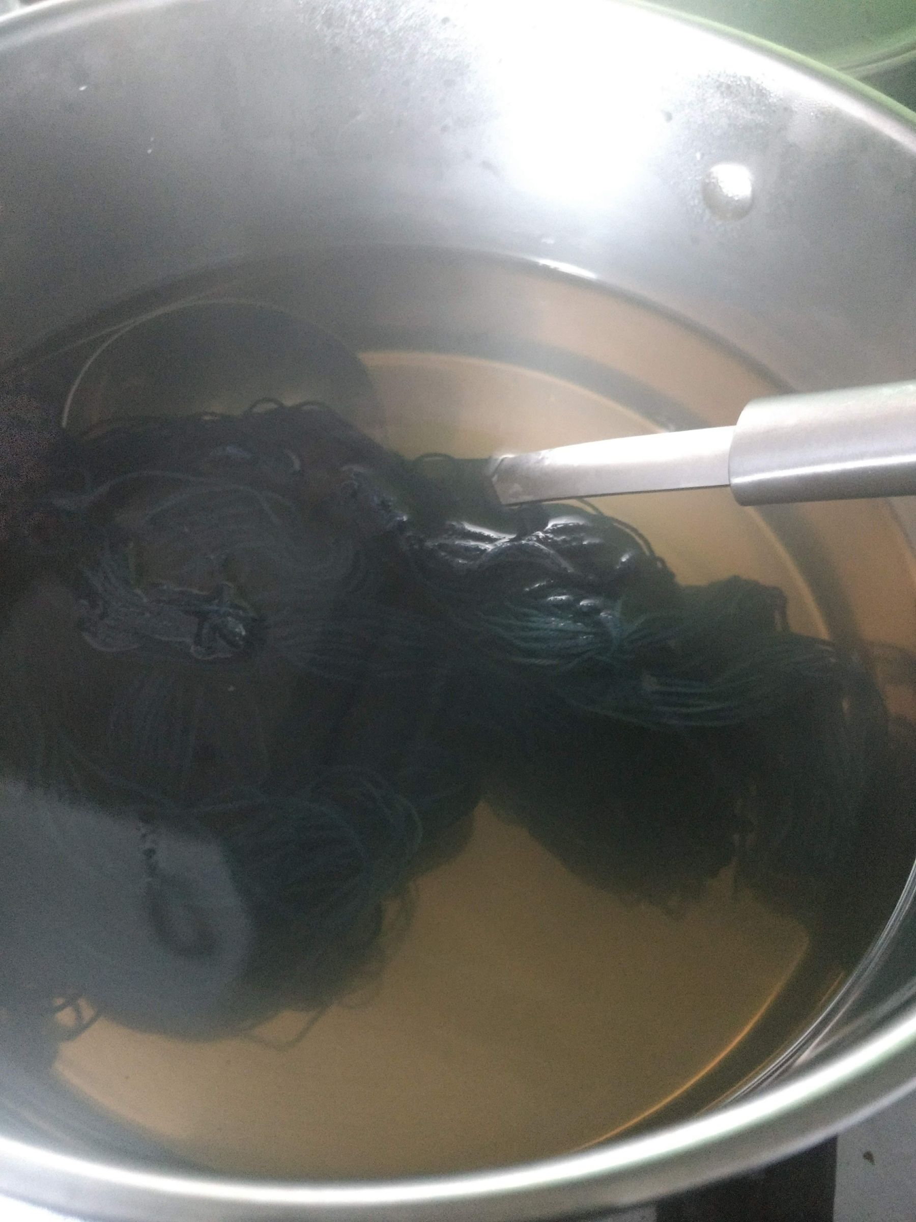 Natural Indigo Gradient Dyeing : 13 Steps (with Pictures) - Instructables