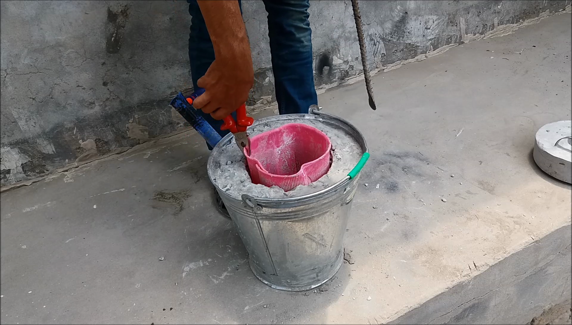Making a Metal Melting Furnace : 8 Steps - Instructables