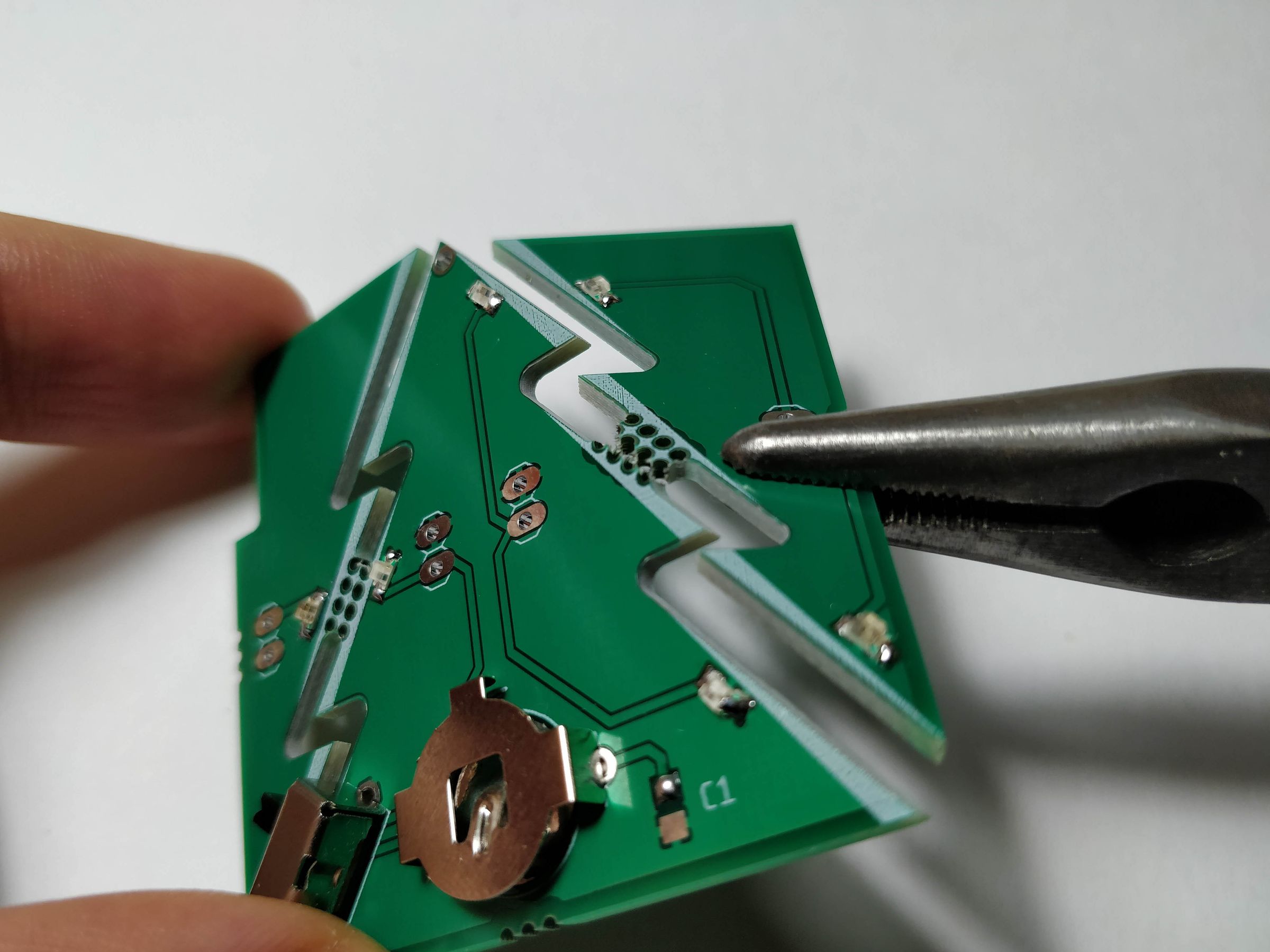 $1 PCB Christmas Tree : 7 Steps (with Pictures) - Instructables