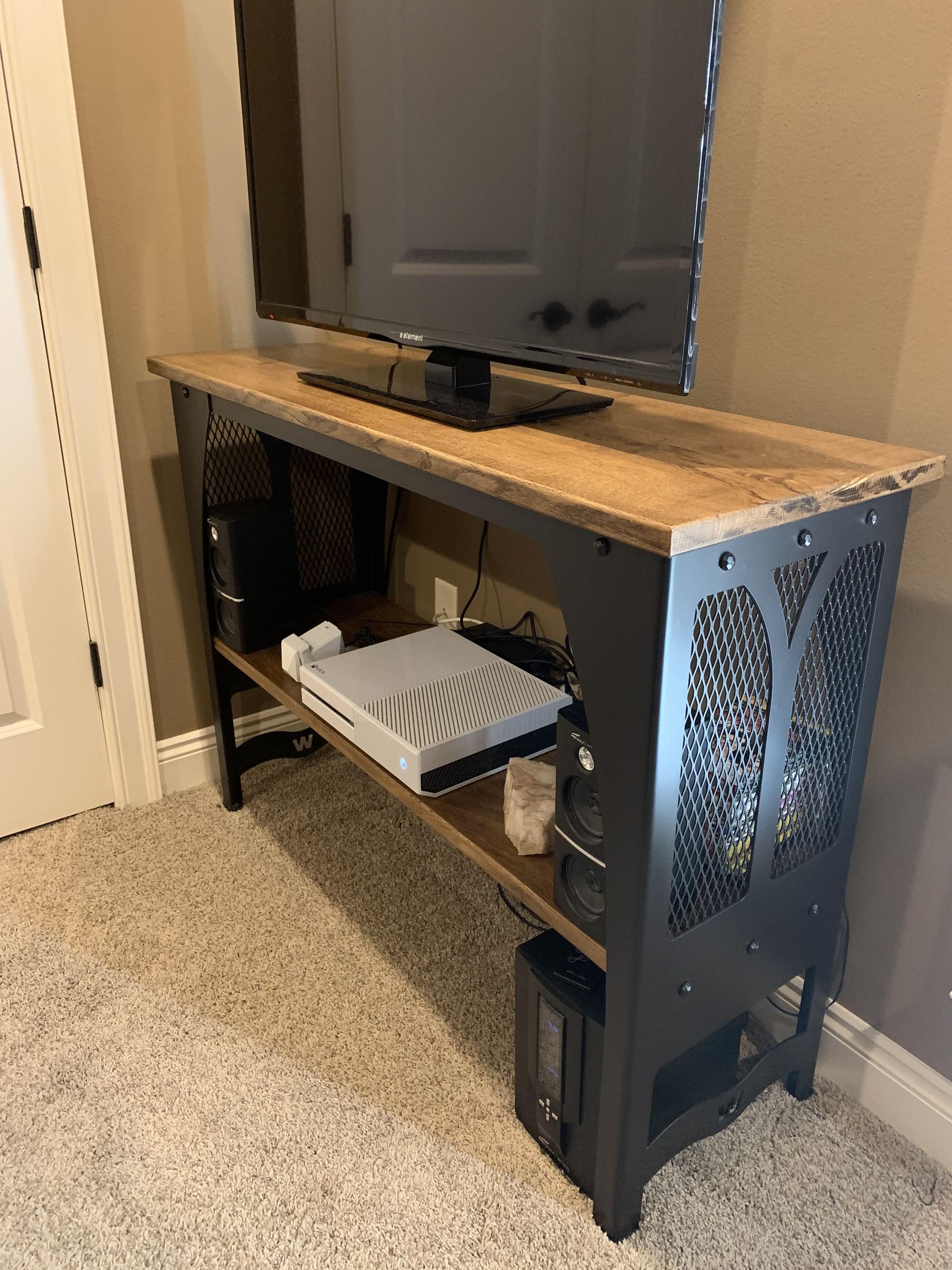 Industrial TV/Hall Table : 16 Steps (with Pictures) - Instructables