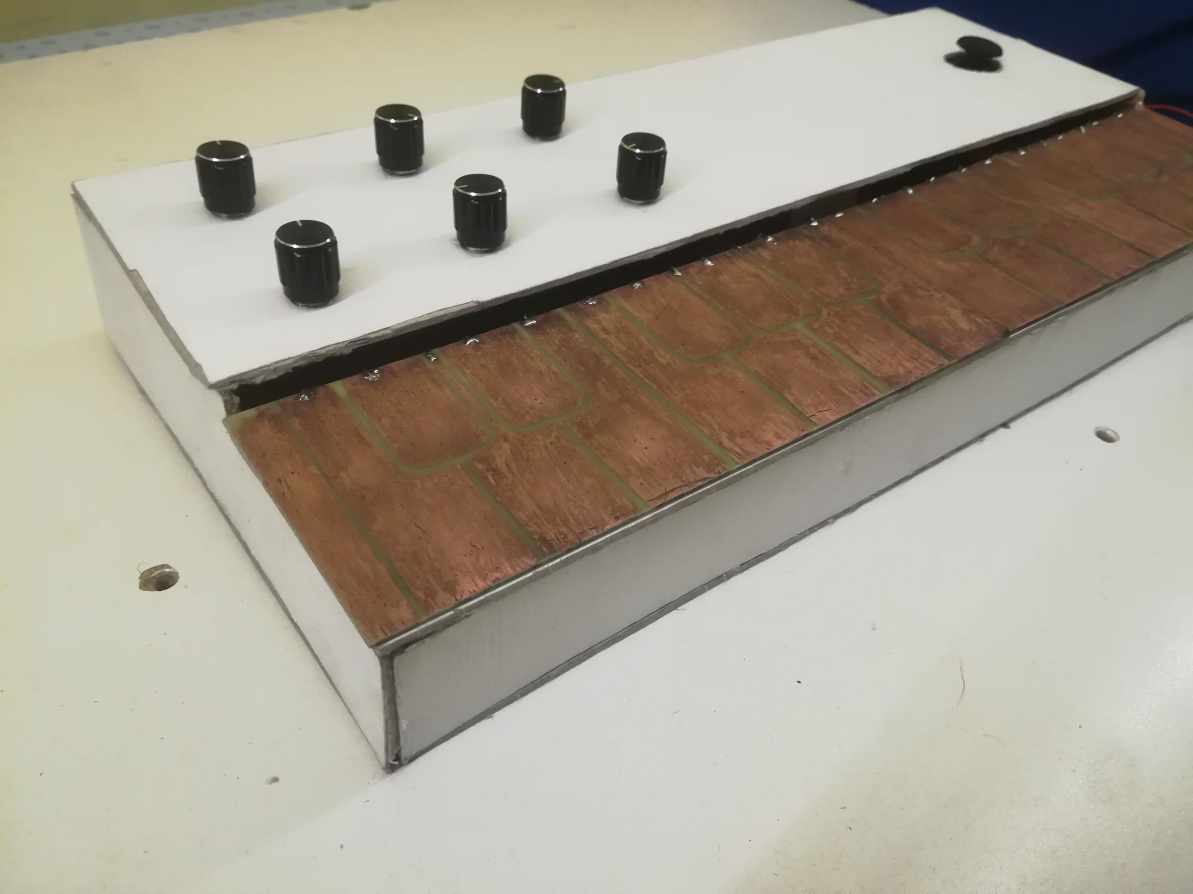 Diy Arduino Based Touch Sensor MIDI Controller/keyboard : 8 Steps ...