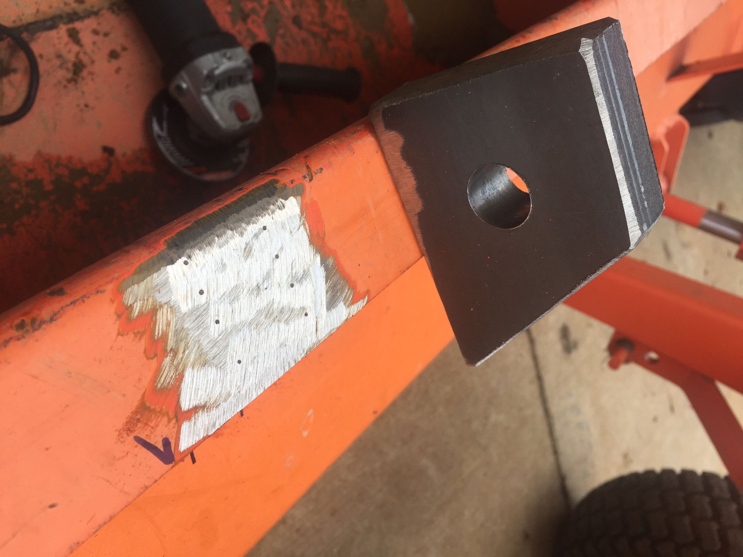 Tractor Bucket Attachment Point (Let's Lift Heavy Stuff!) : 8 Steps ...