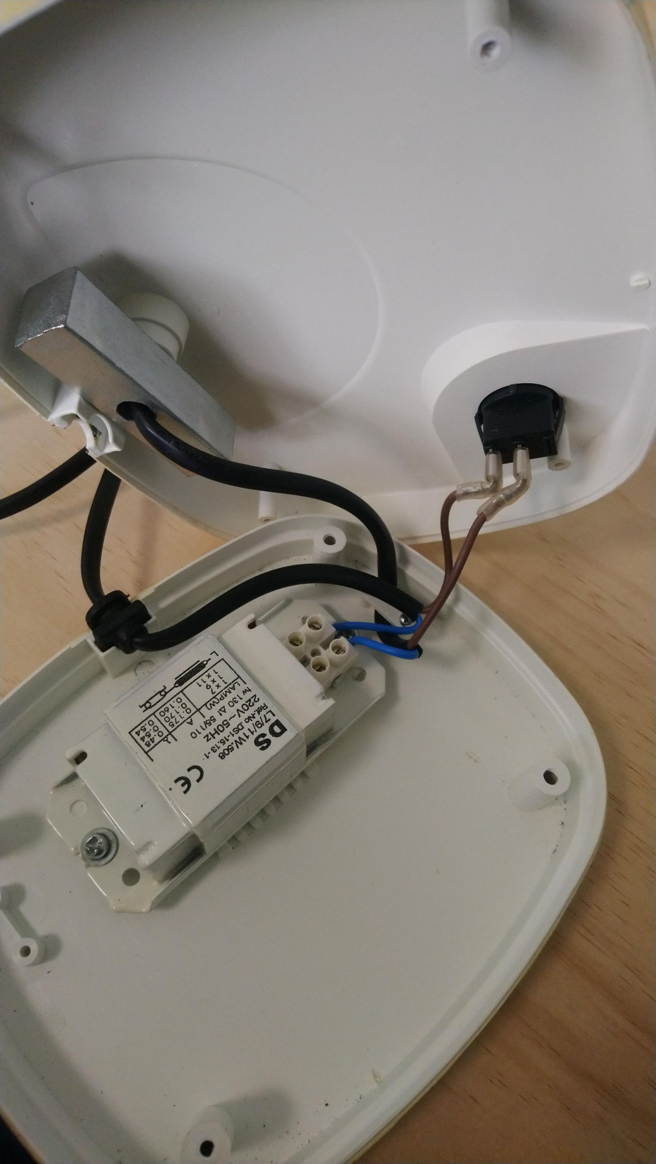 Repair and Upgrade a Magnifying Desk Lamp : 4 Steps - Instructables