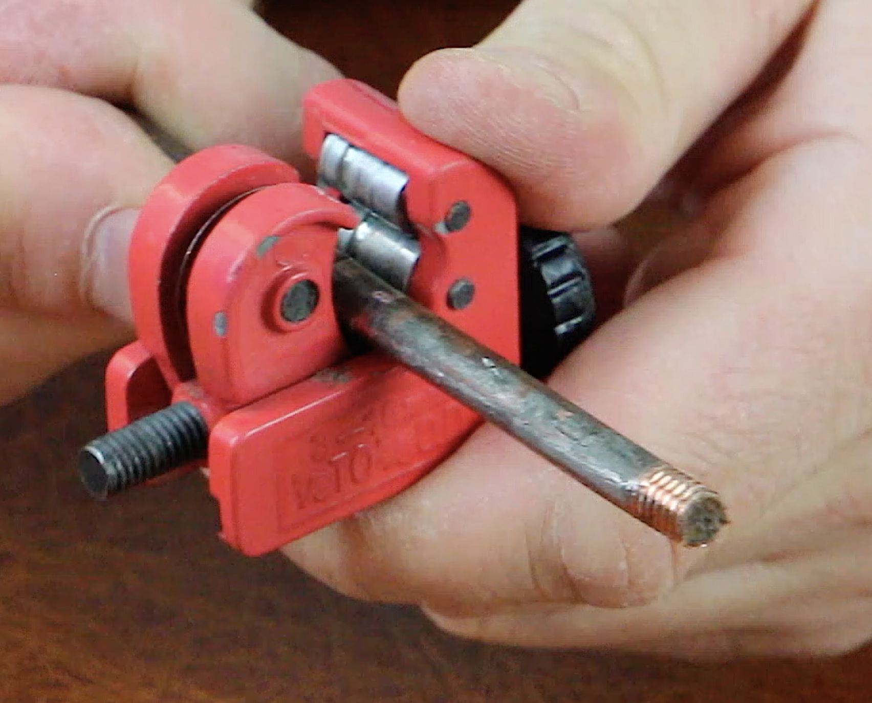 AAA Battery Burner Flame 3560 Fahrenheit : 10 Steps - Instructables