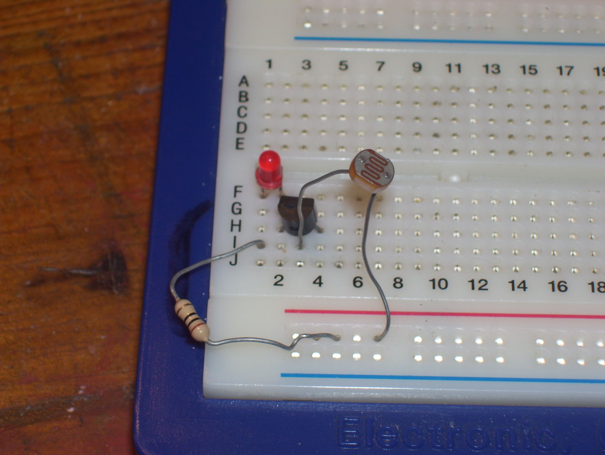 Light Detector, No Microprocessors, Just Simple Electronics :) : 3 ...