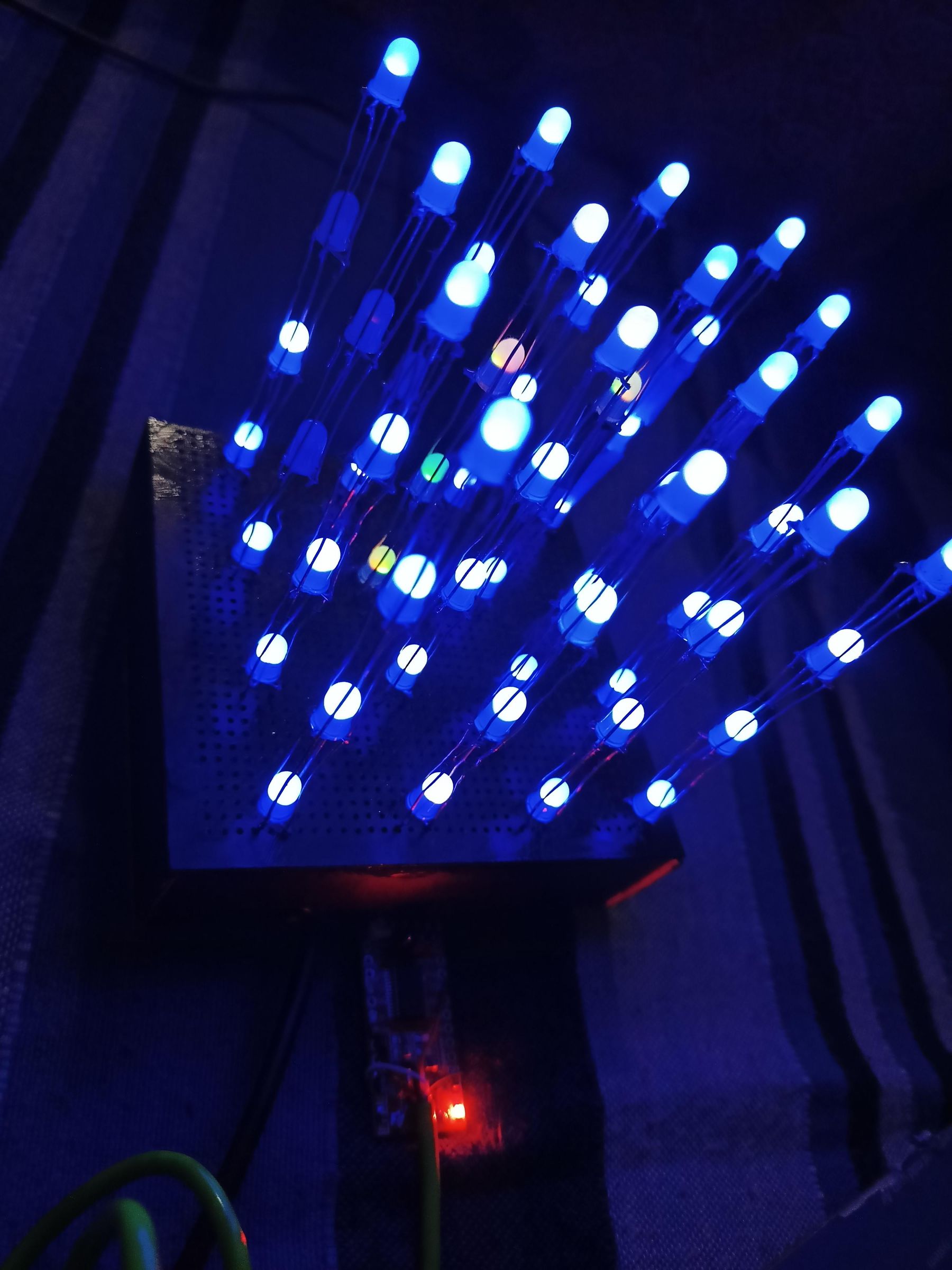 Charliecube -- Charlieplexed 4x4x4 RGB LED Cube : 6 Steps (with Pictures) - Instructables